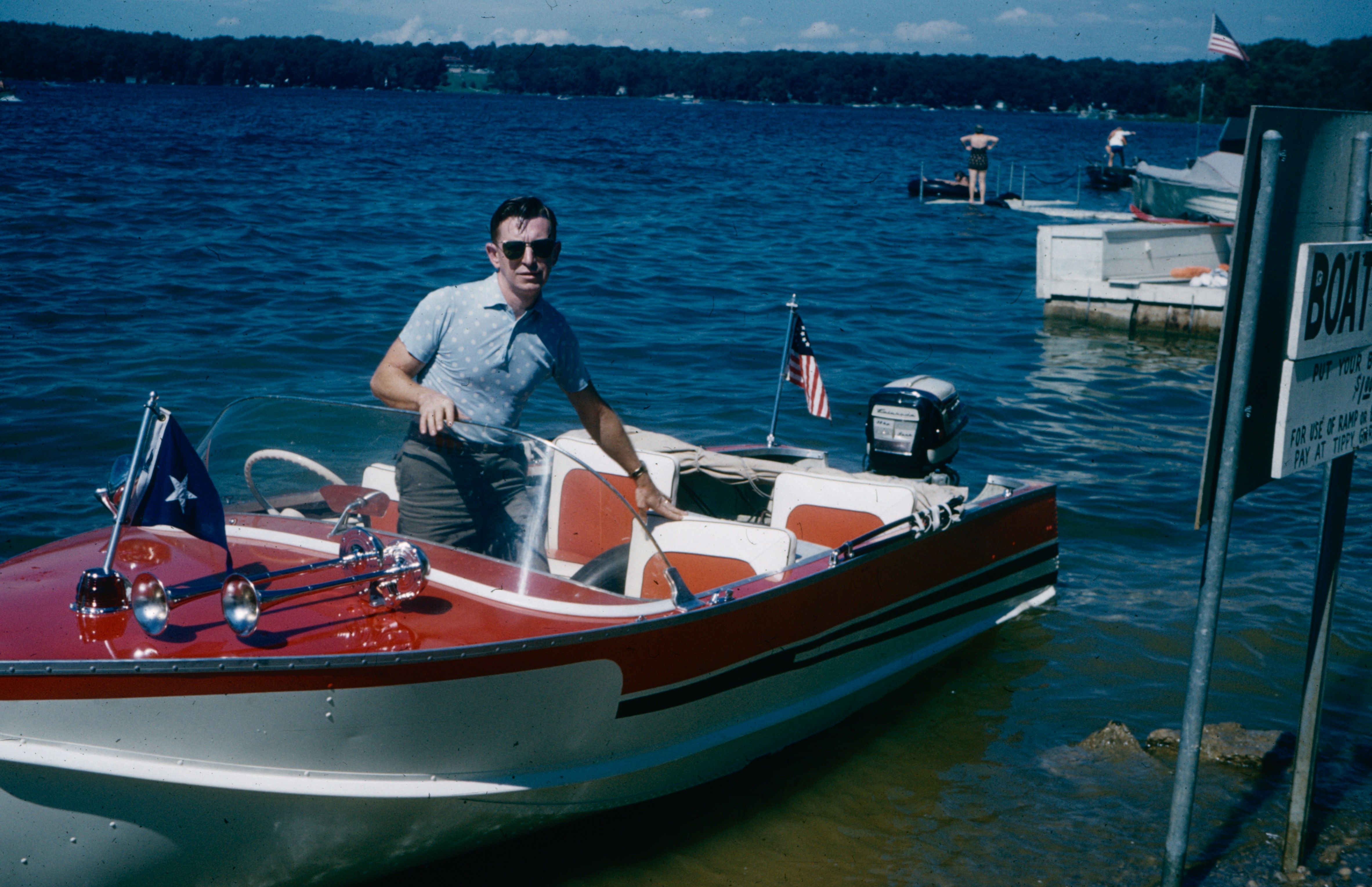 A man in a red and white boat in the water photo – Free Sailing Image ...