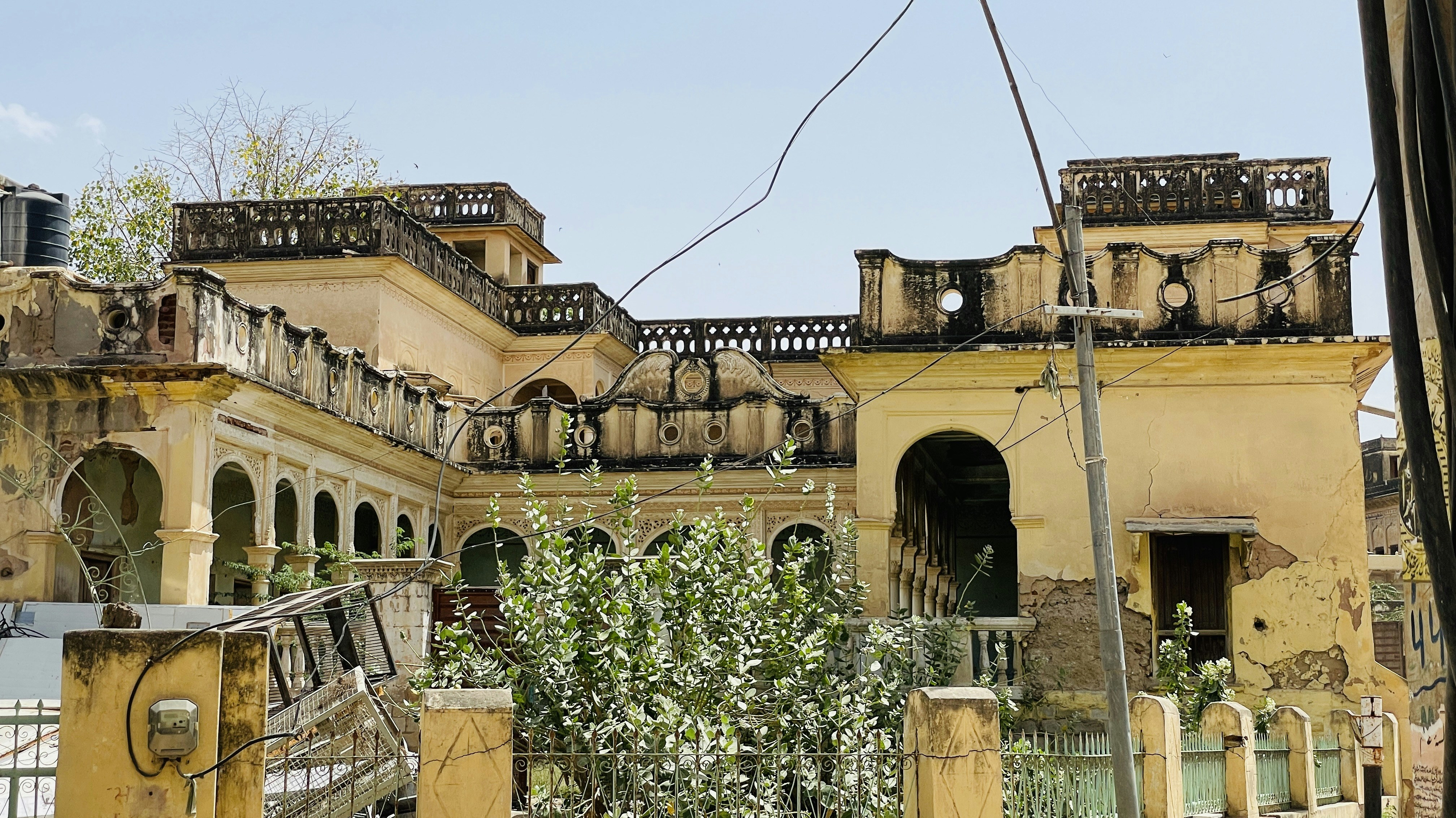 A very old building with a bunch of windows photo – Free India Image on ...