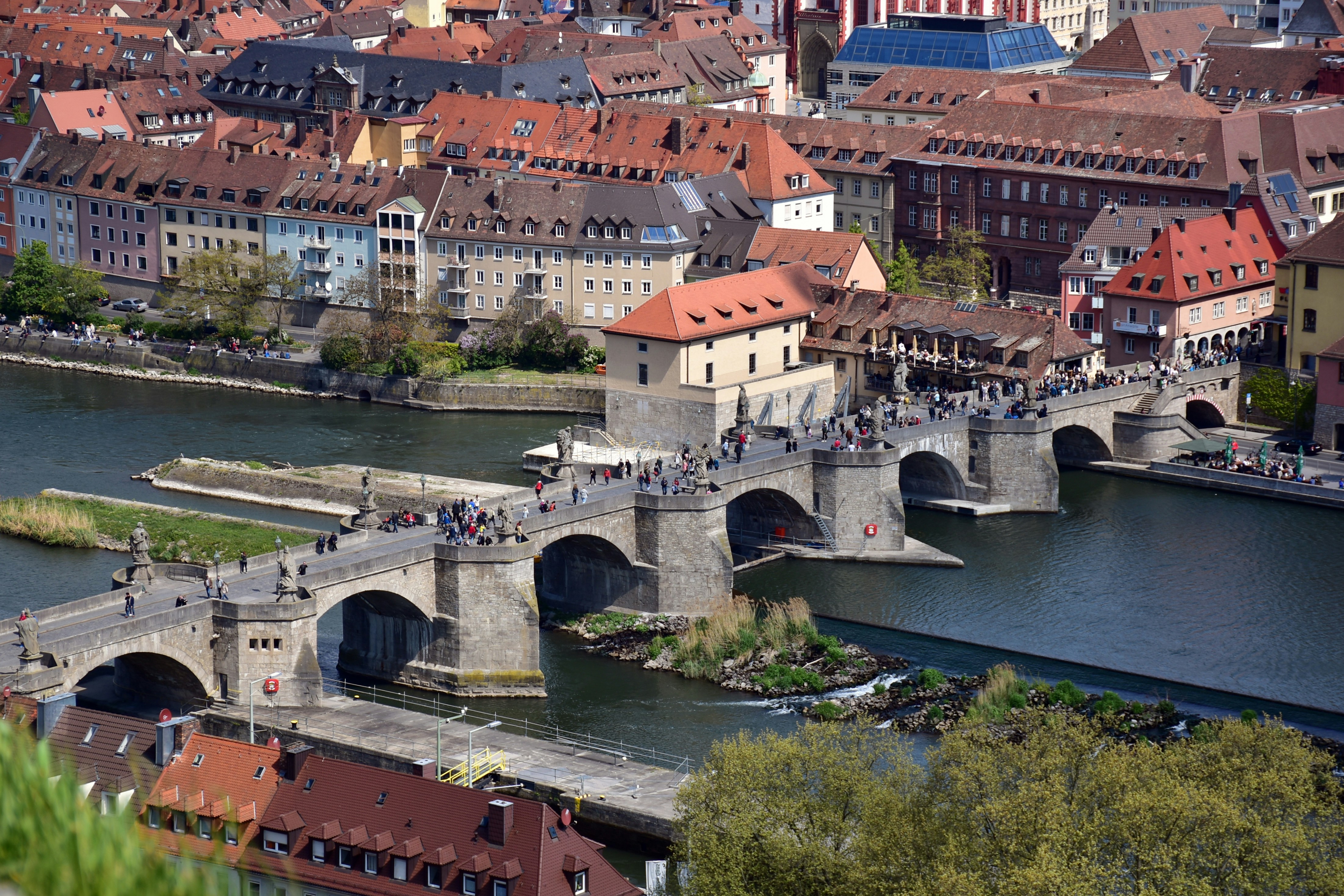 An old bridge over the river (Leisure activity) | a bridge over a river in a city