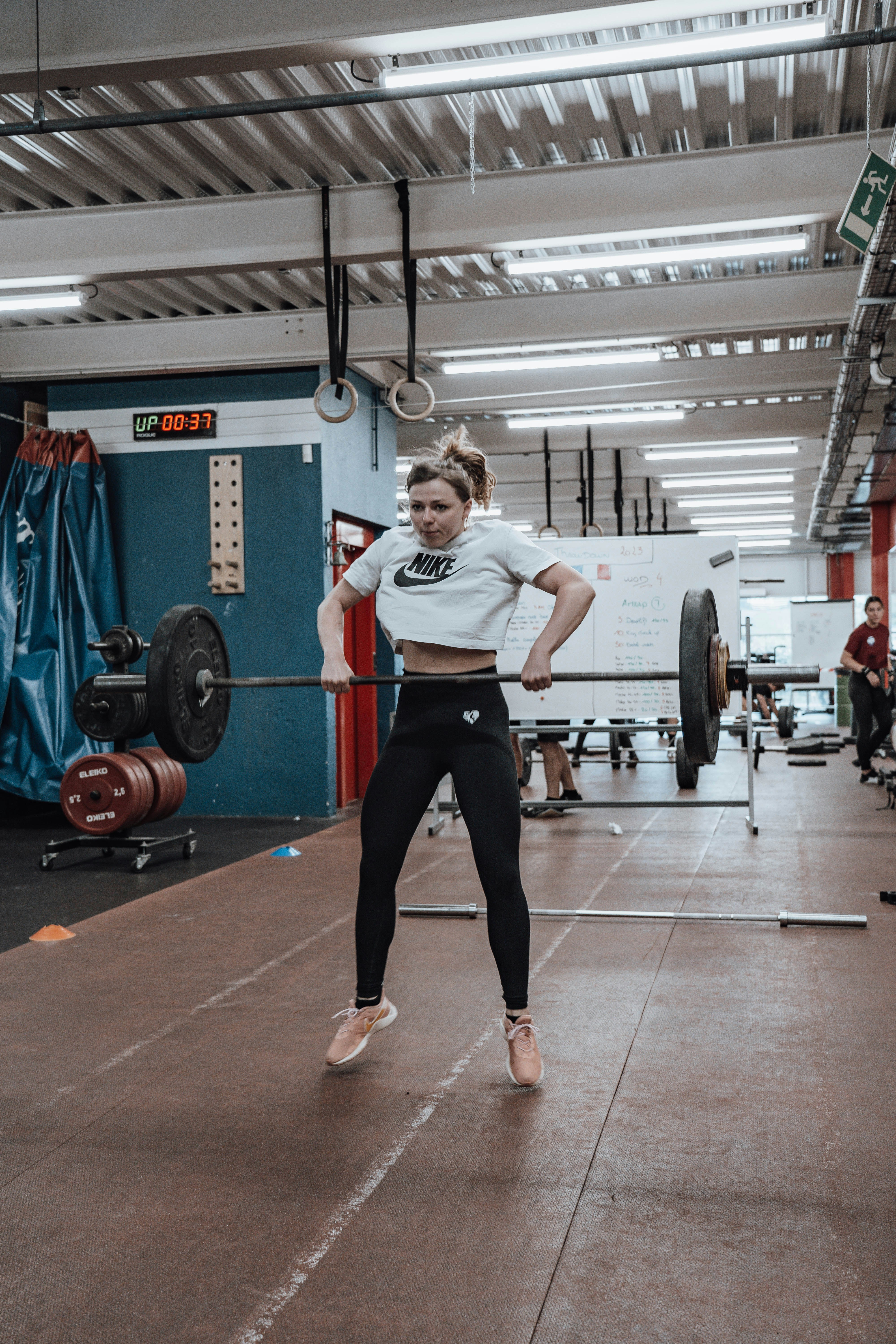 A woman in a gym with a barbell photo – Free Person Image on Unsplash