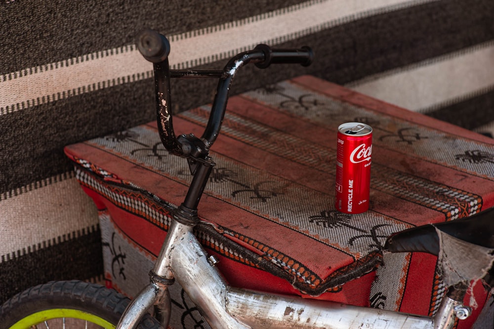 Maquete De Lata De Coca Cola Fotos | Baixe imagens gratuitas na Unsplash Maquete De Lata De Coca Cola Fotos | Baixe imagens gratuitas na Unsplash