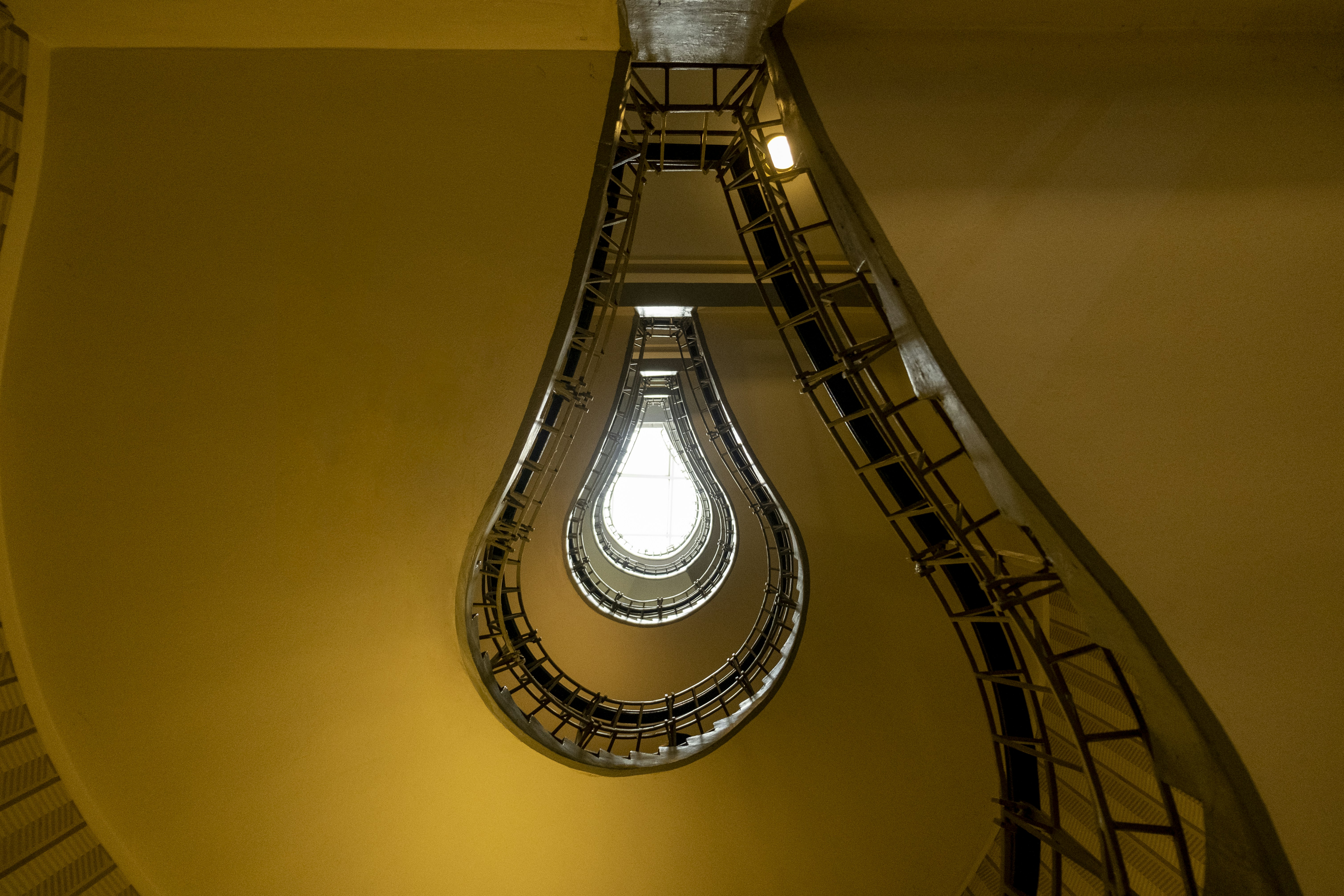 A light bulb hanging from the ceiling of a building photo – Free ...