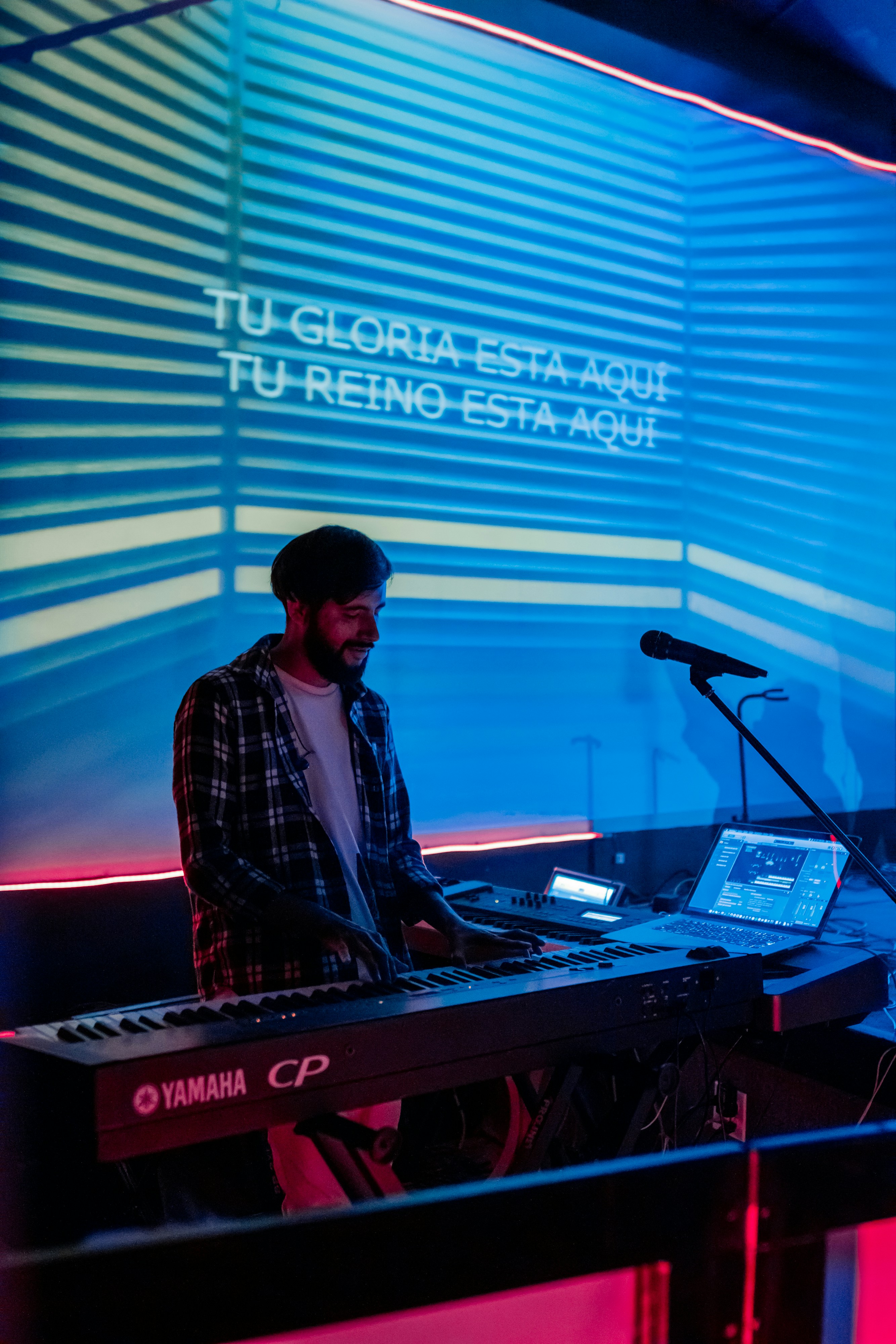 Midnight Keys: A Neon-Soaked Keyboardist in a Blues-Hued Stage
