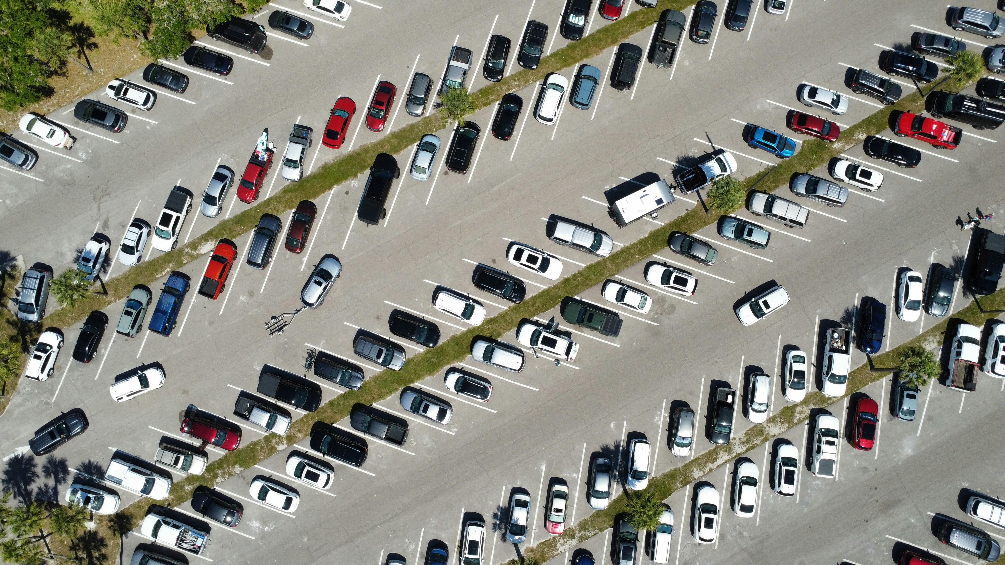 A parking lot filled with lots of parked cars photo – Free Car Image on ...
