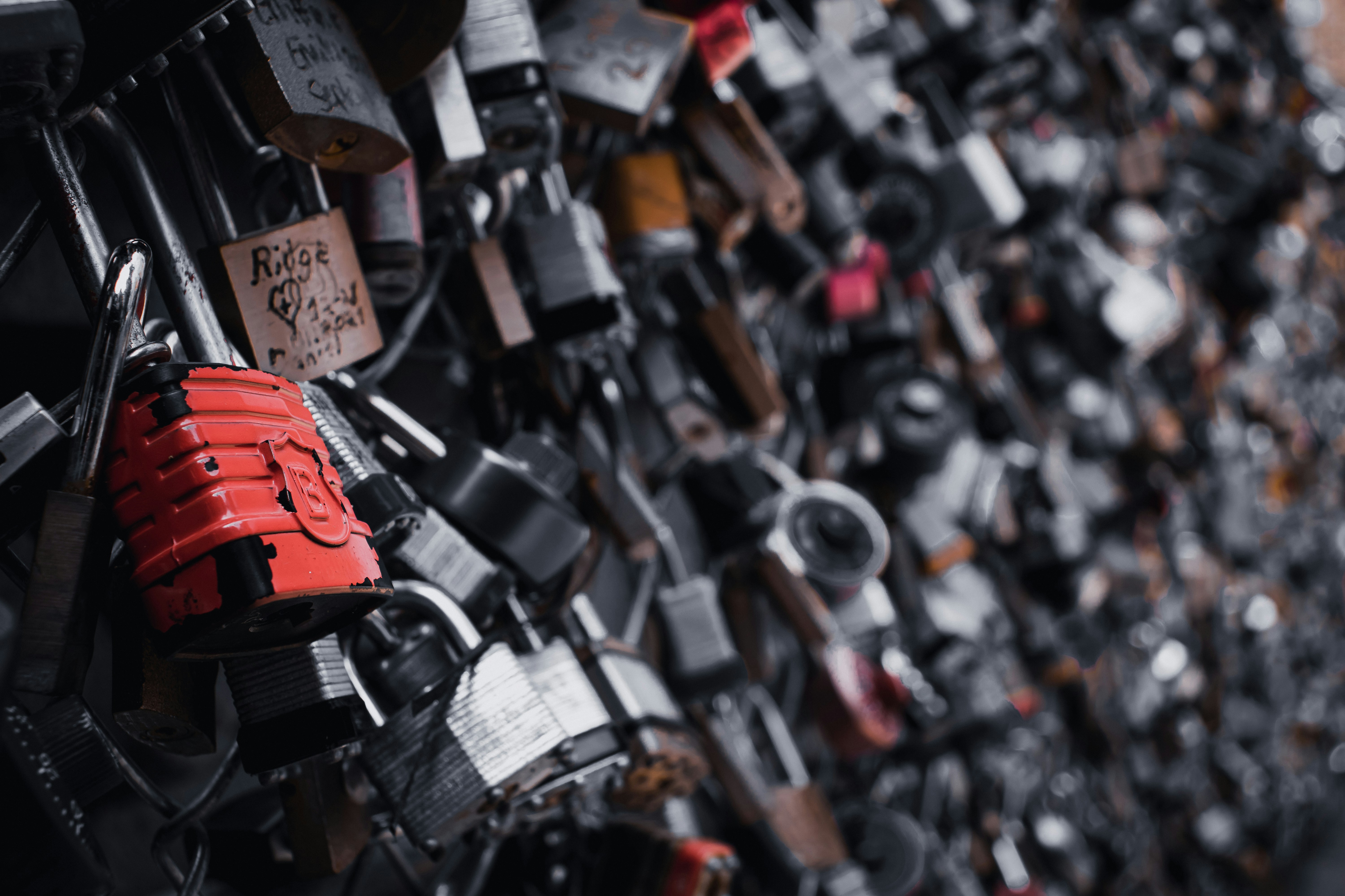 A wall covered with lots of padlocks and locks photo – Free River walk ...