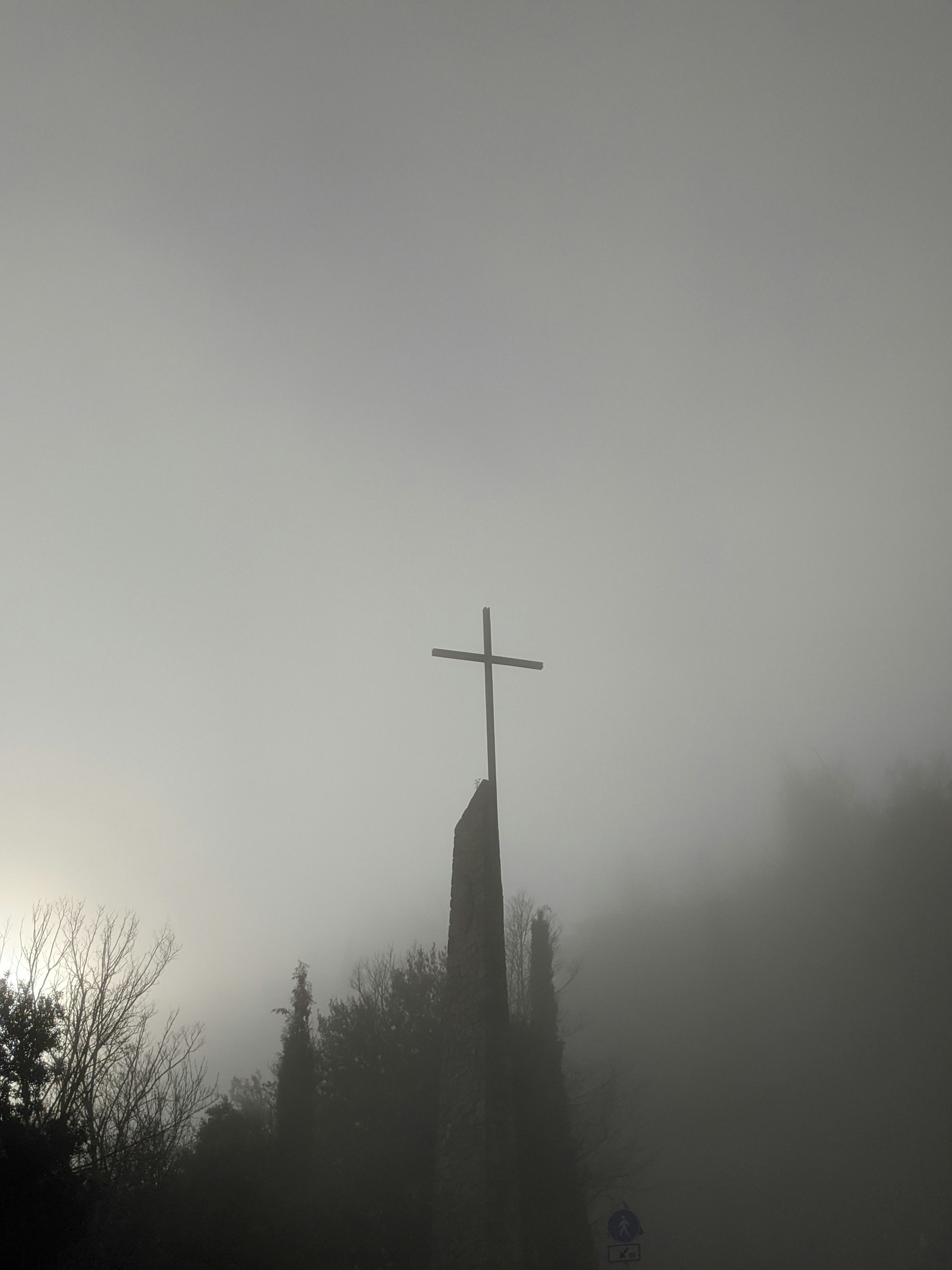 Cross in the Mist: A Fog-Wrapped Monument at Dawn