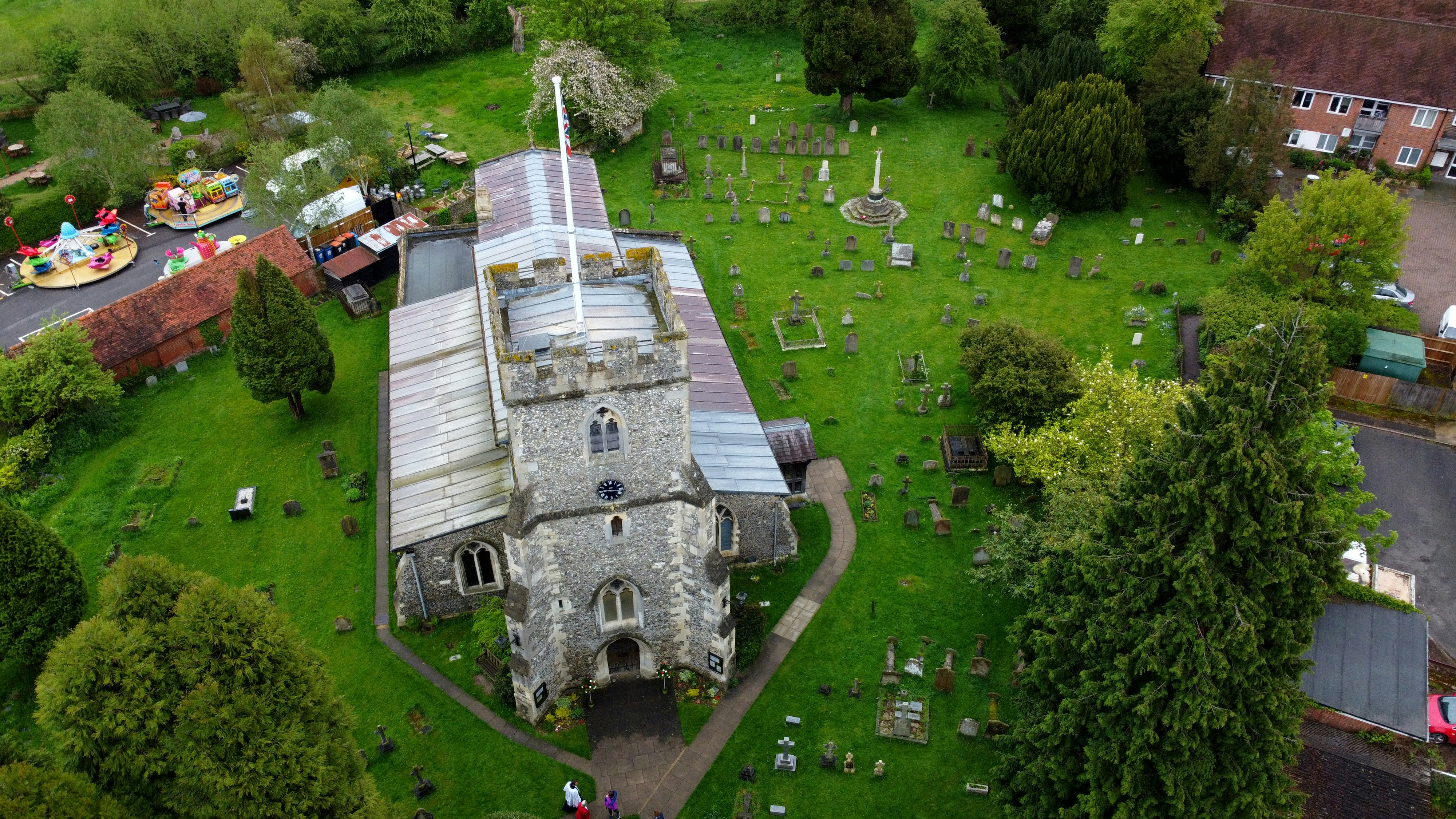 An aerial view of a church surrounded by trees photo – Free Chalfont st ...
