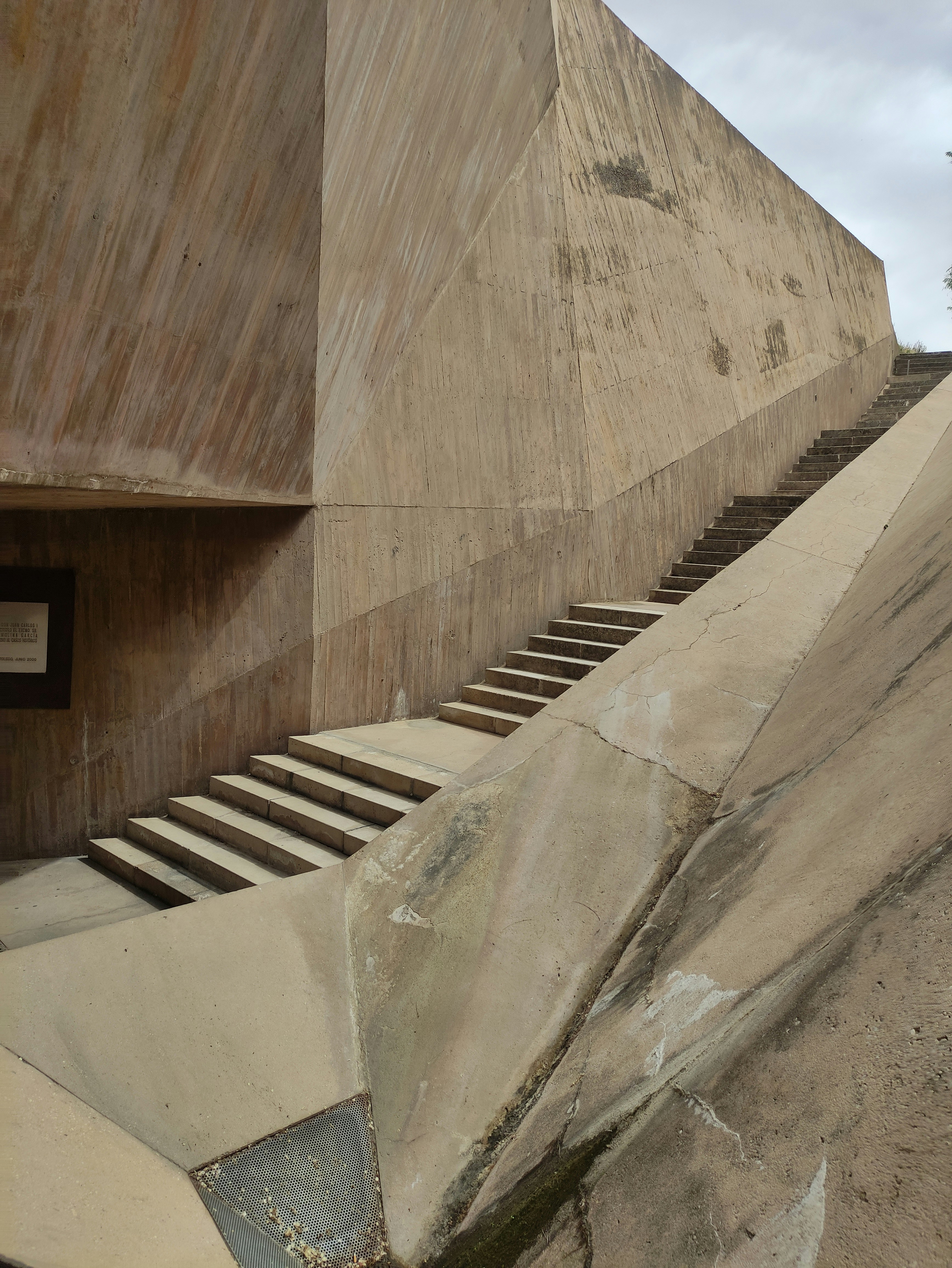 A concrete building with stairs leading up to it photo – Free Abstracto ...
