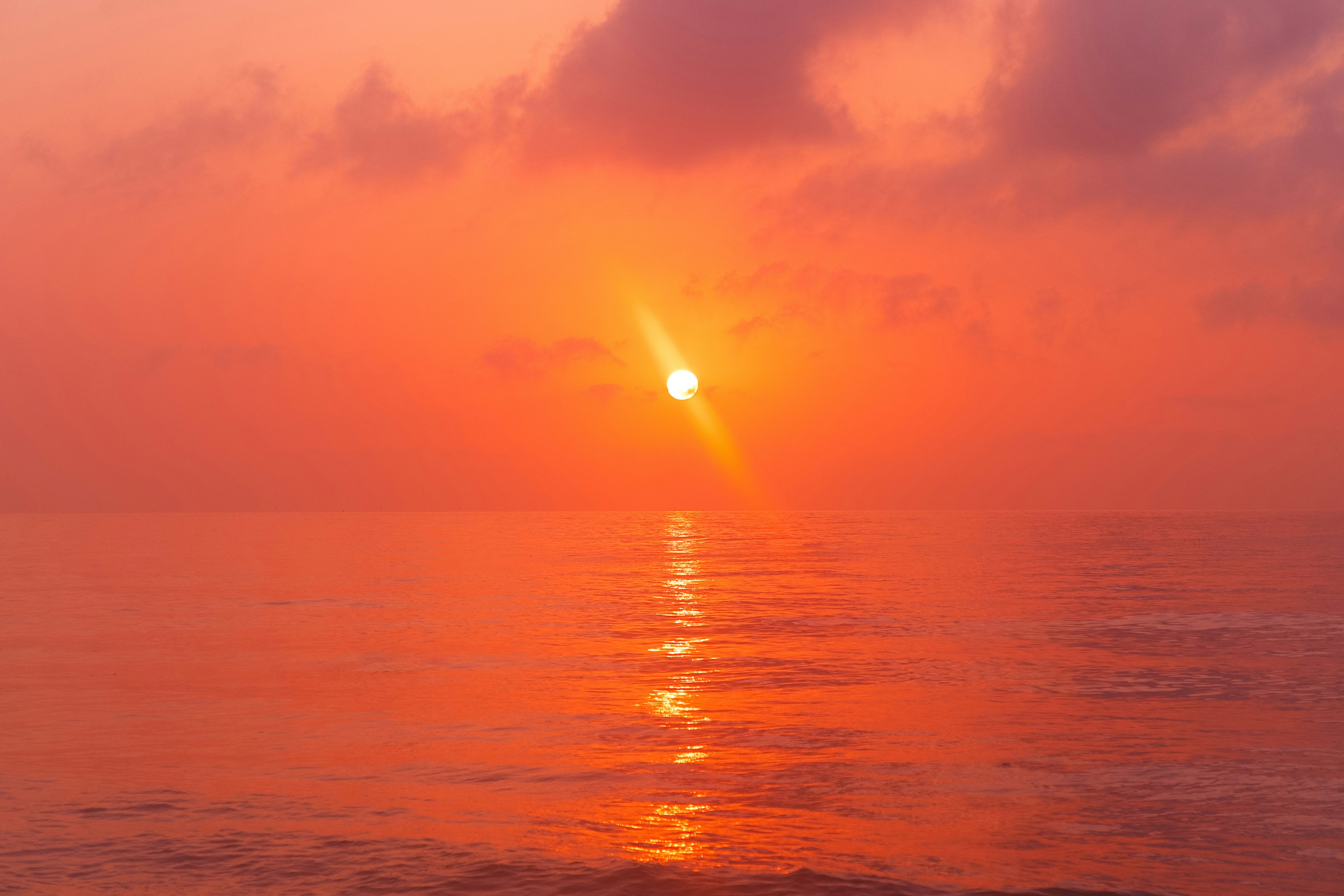 Molten Horizon: Sunset Quiet on a Glassy Sea
