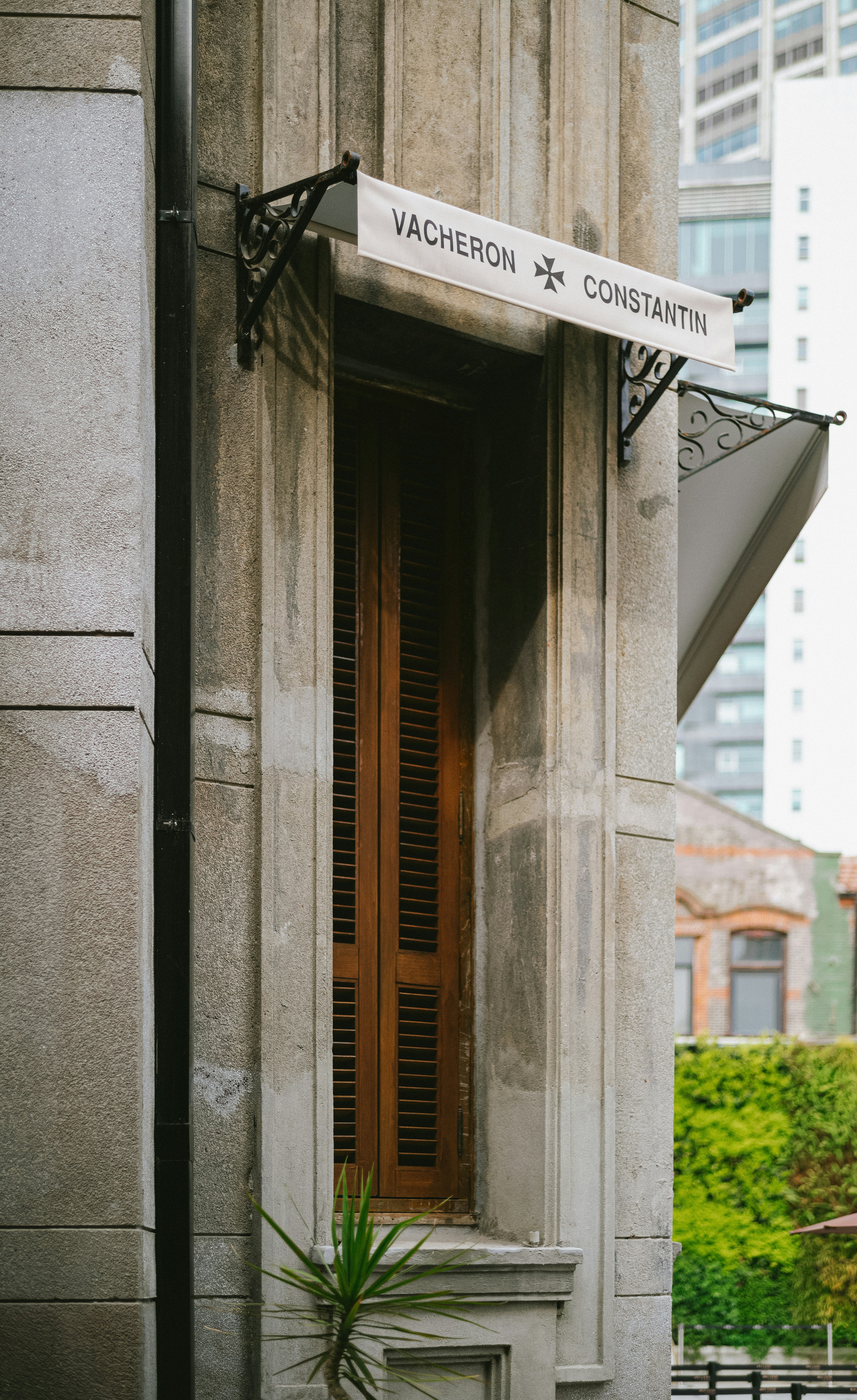 Stone Facade and Brand Banner: A Quiet City Corner Highlighting Vacheron Constantin