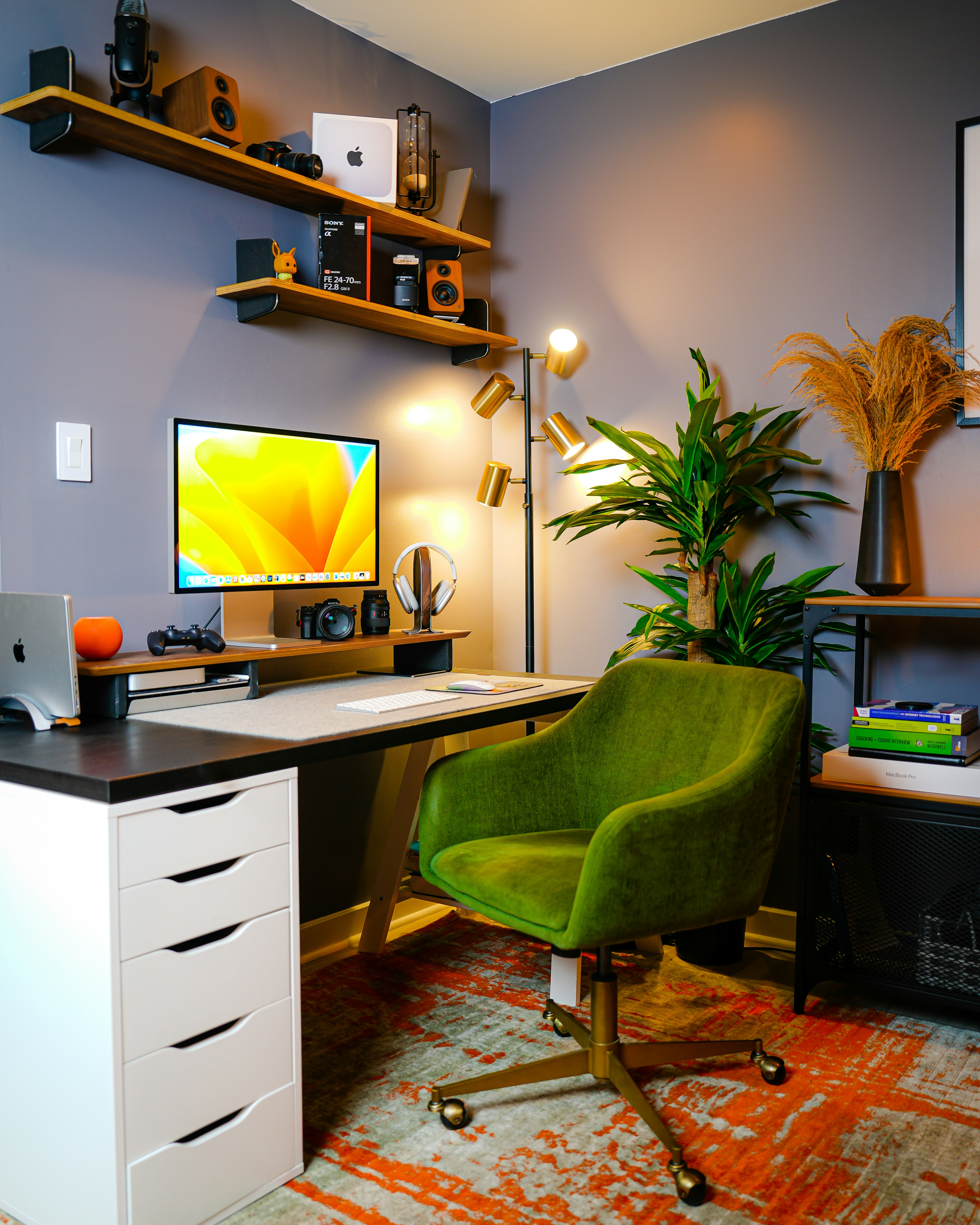 A desk with a computer and a green chair photo – Free Desk setup Image ...