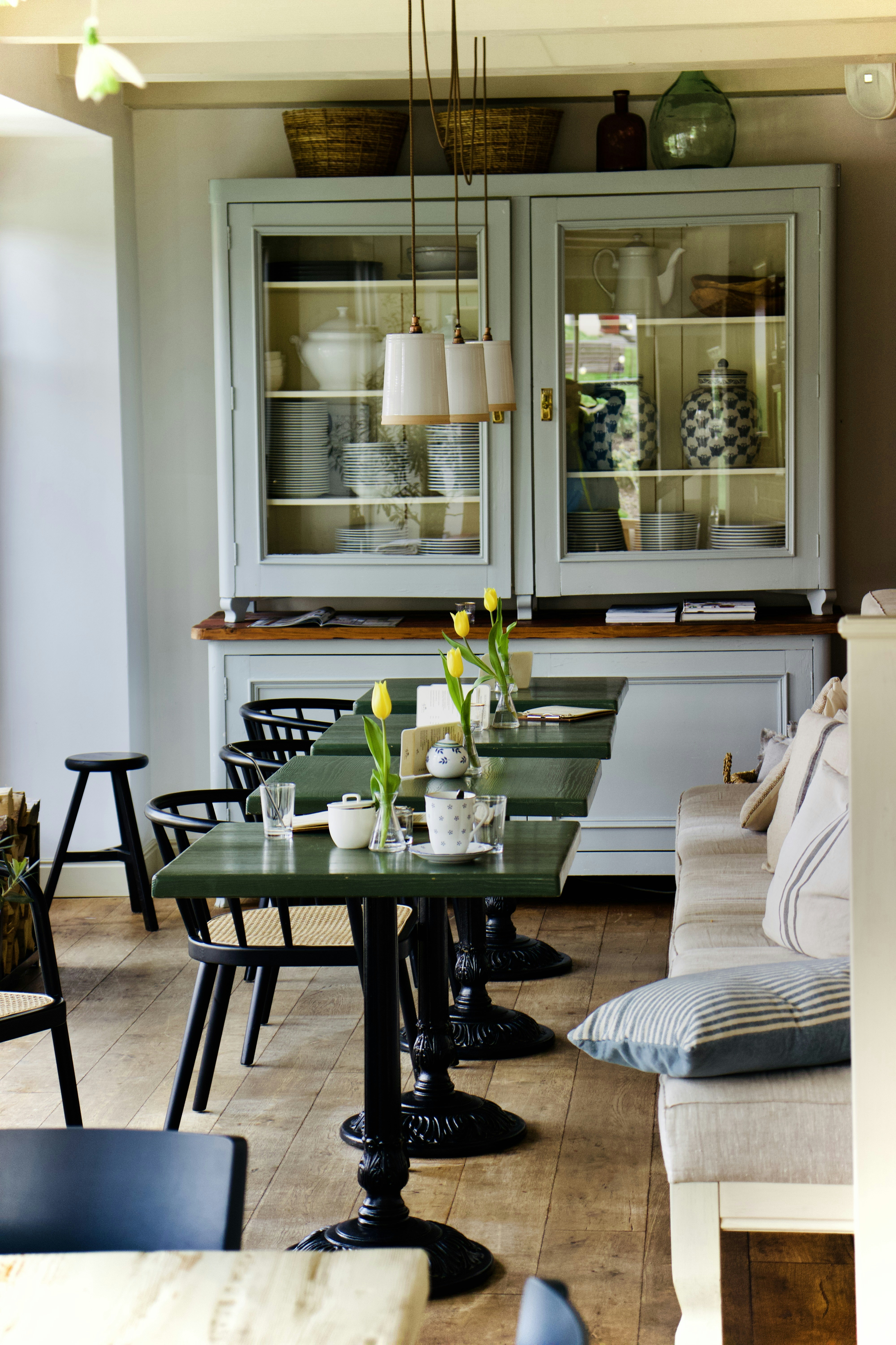 A dining room with a table and chairs photo – Free Dining room Image on ...