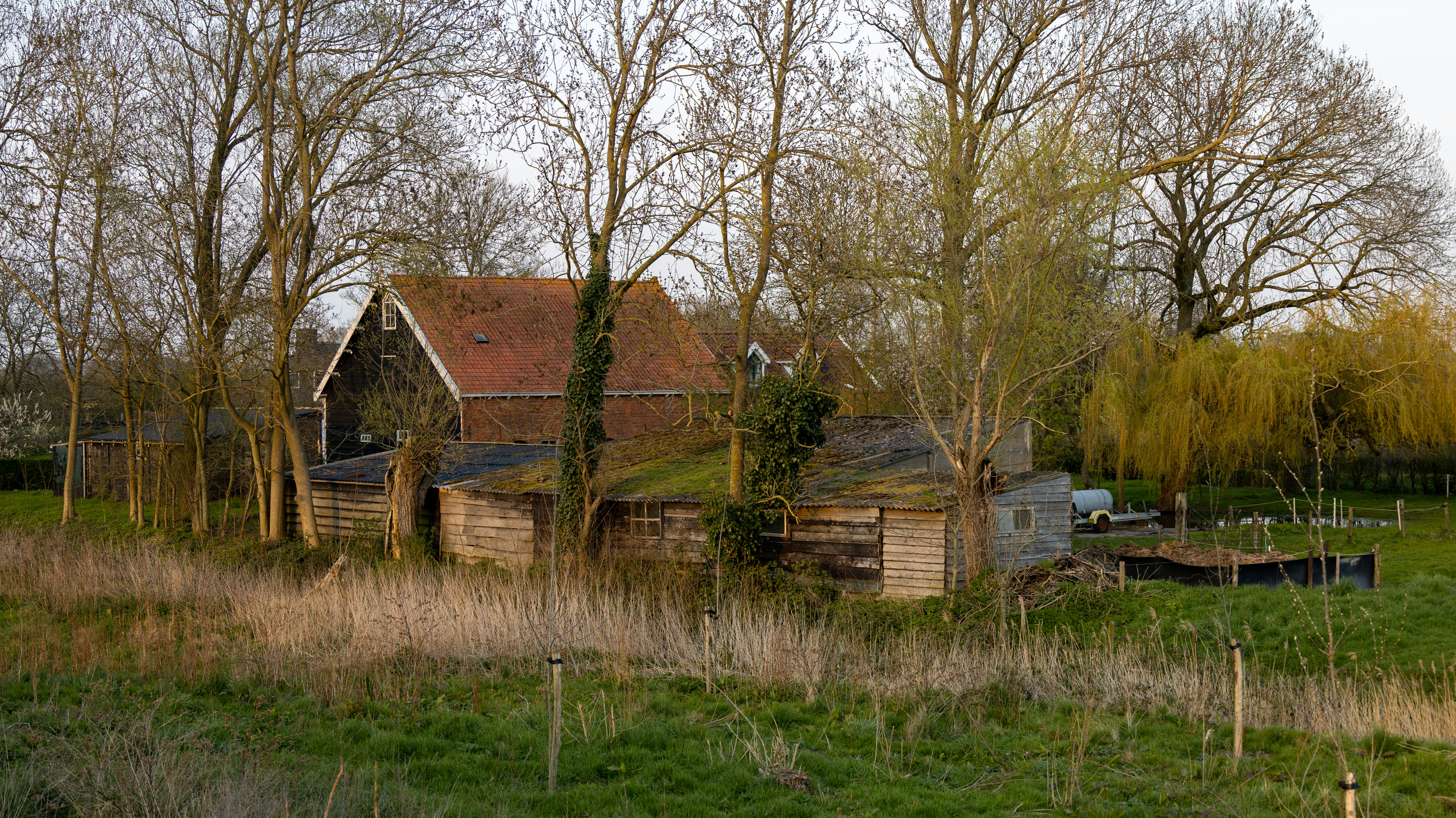 An old run down house in a field photo – Free Countryside Image on Unsplash