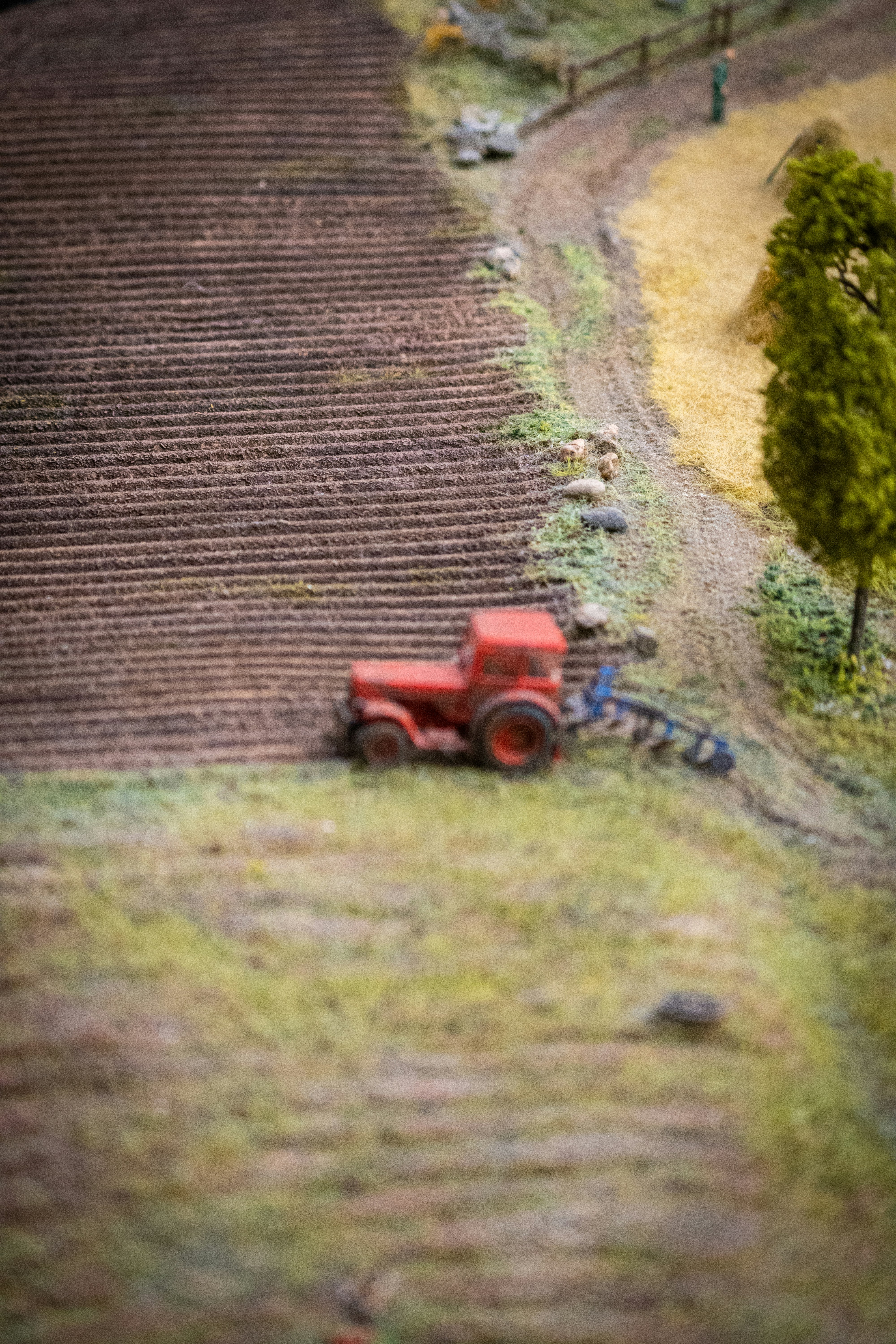 A toy farm scene with a red tractor photo – Free Field Image on Unsplash