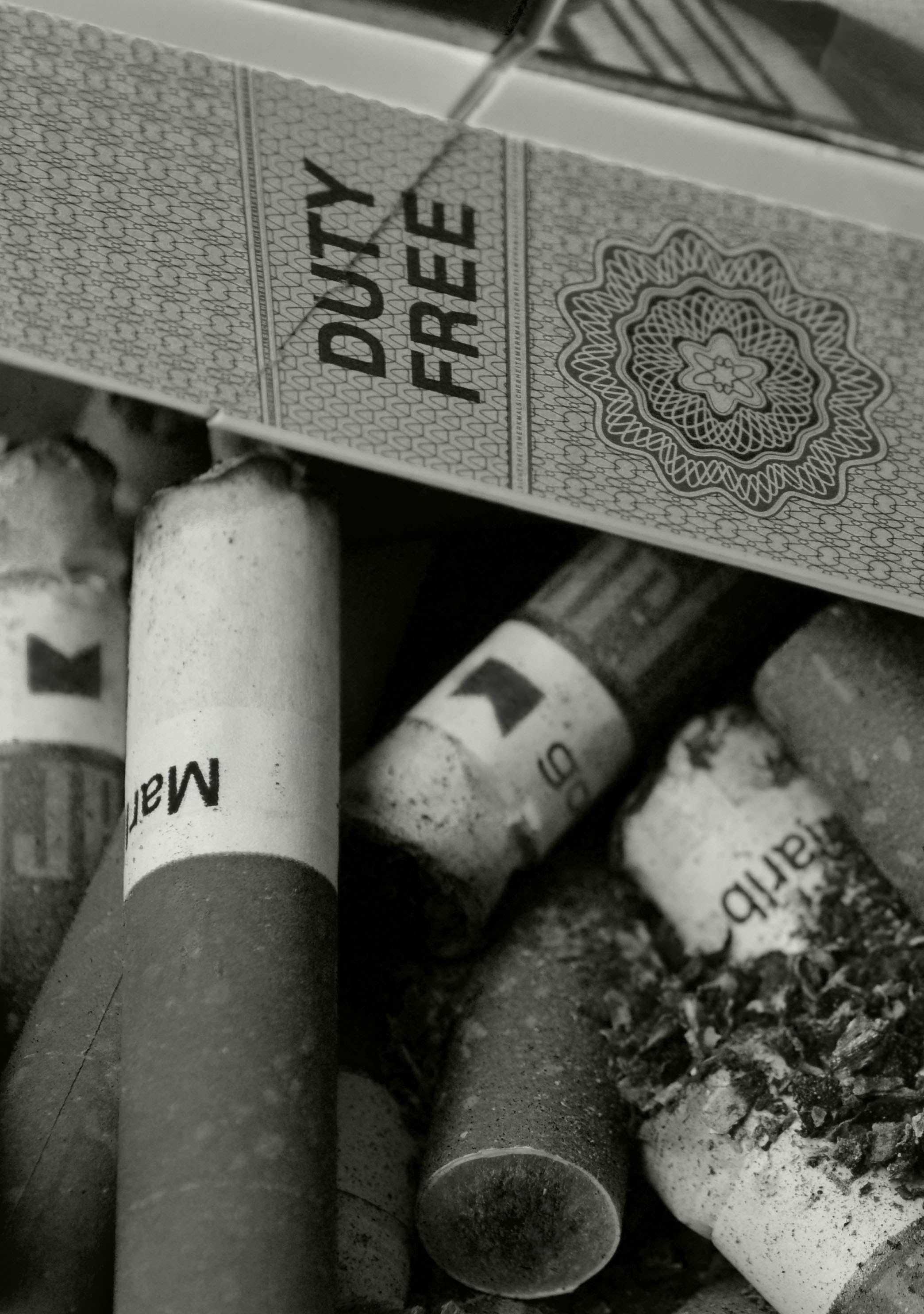 A close up of a box of cigarettes photo – Free Wellness Image on Unsplash
