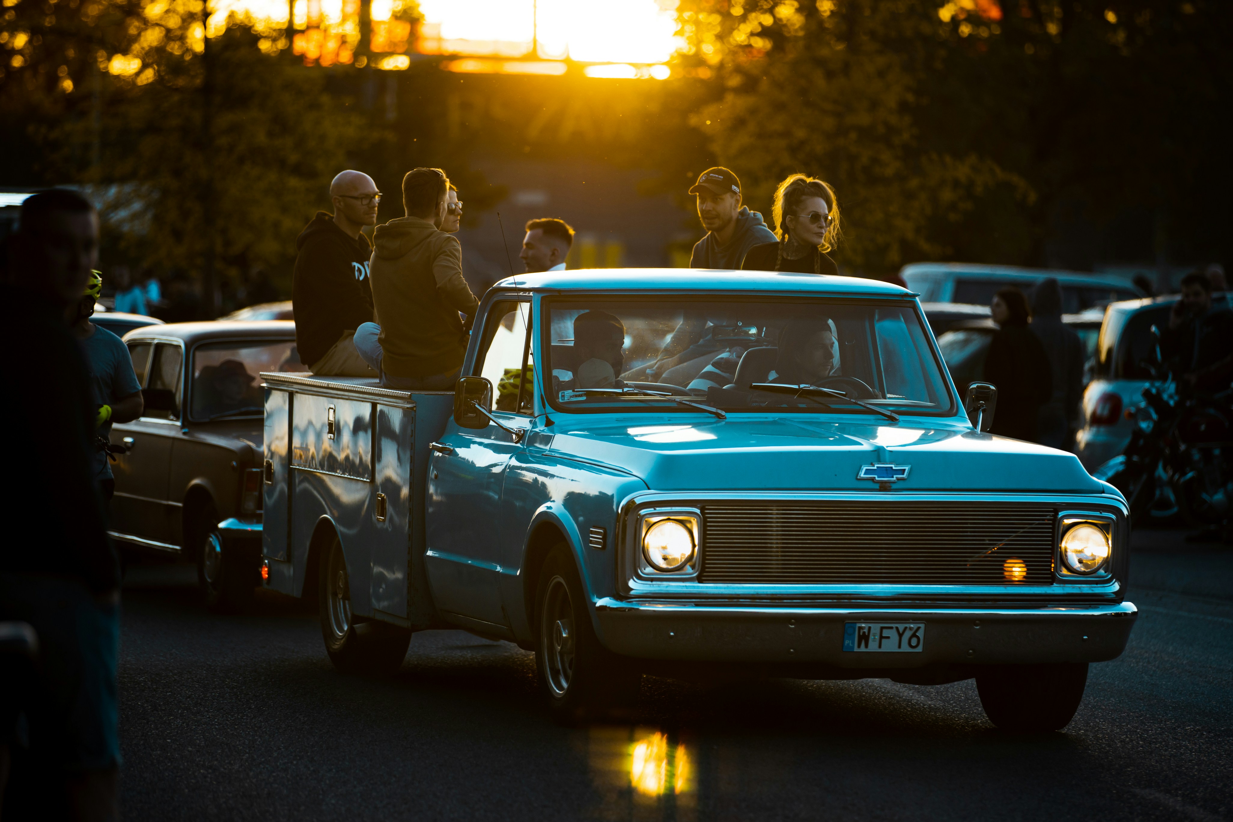 A group of people riding in the back of a pick up truck photo – Free ...