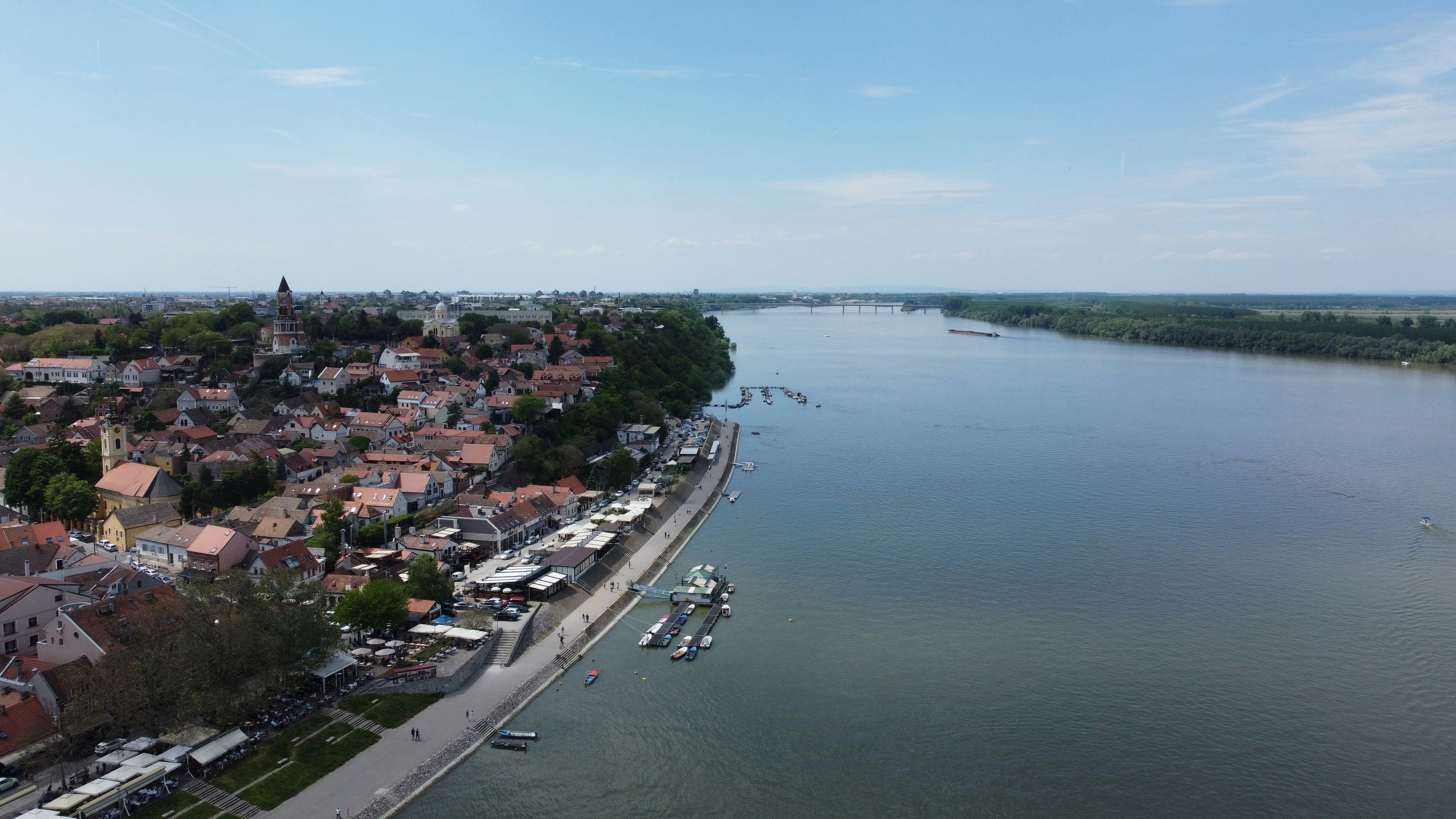 An aerial view of a city and a river photo – Free Zemun Image on Unsplash
