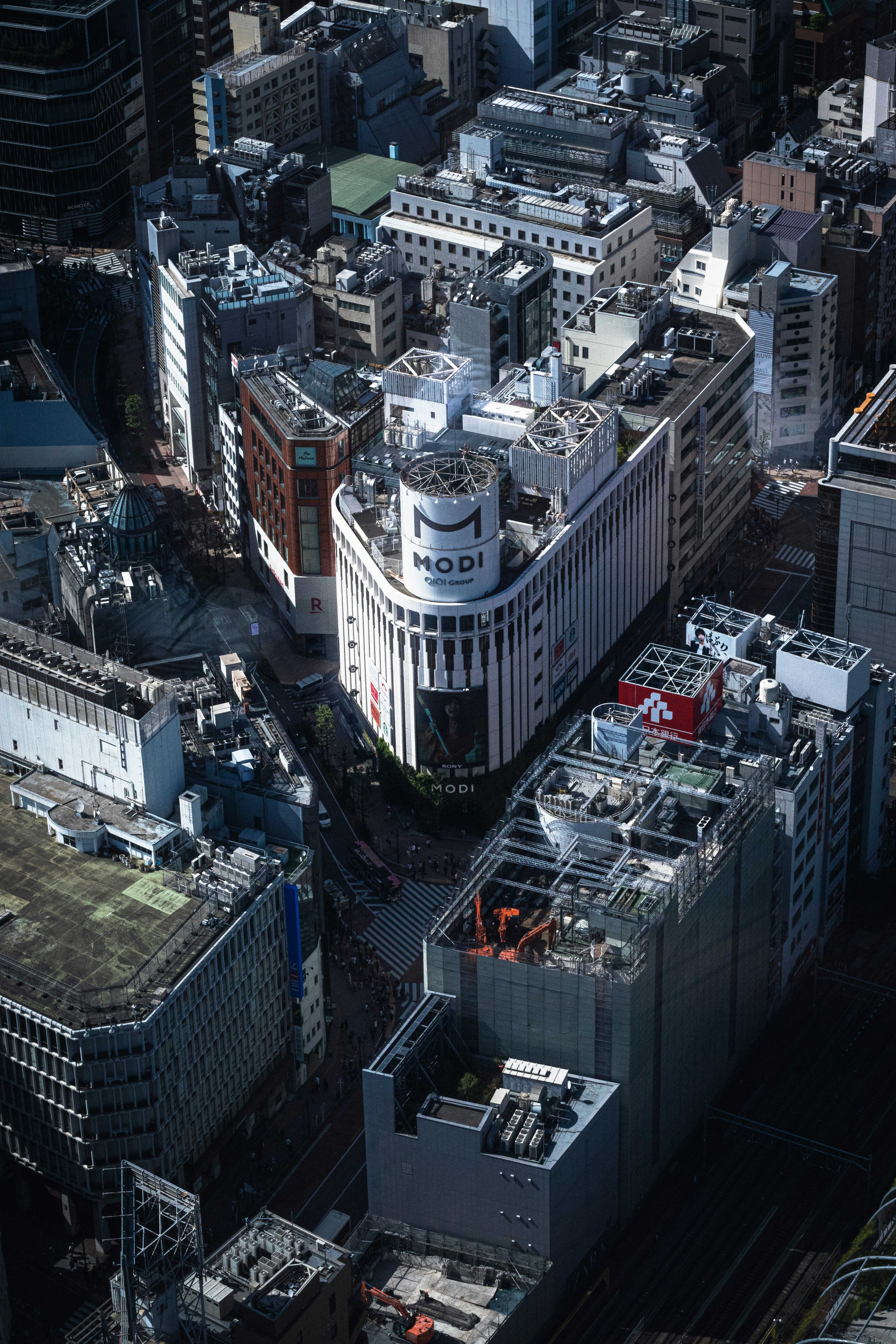 Aerial Convergence on Modish Midtown Crescent