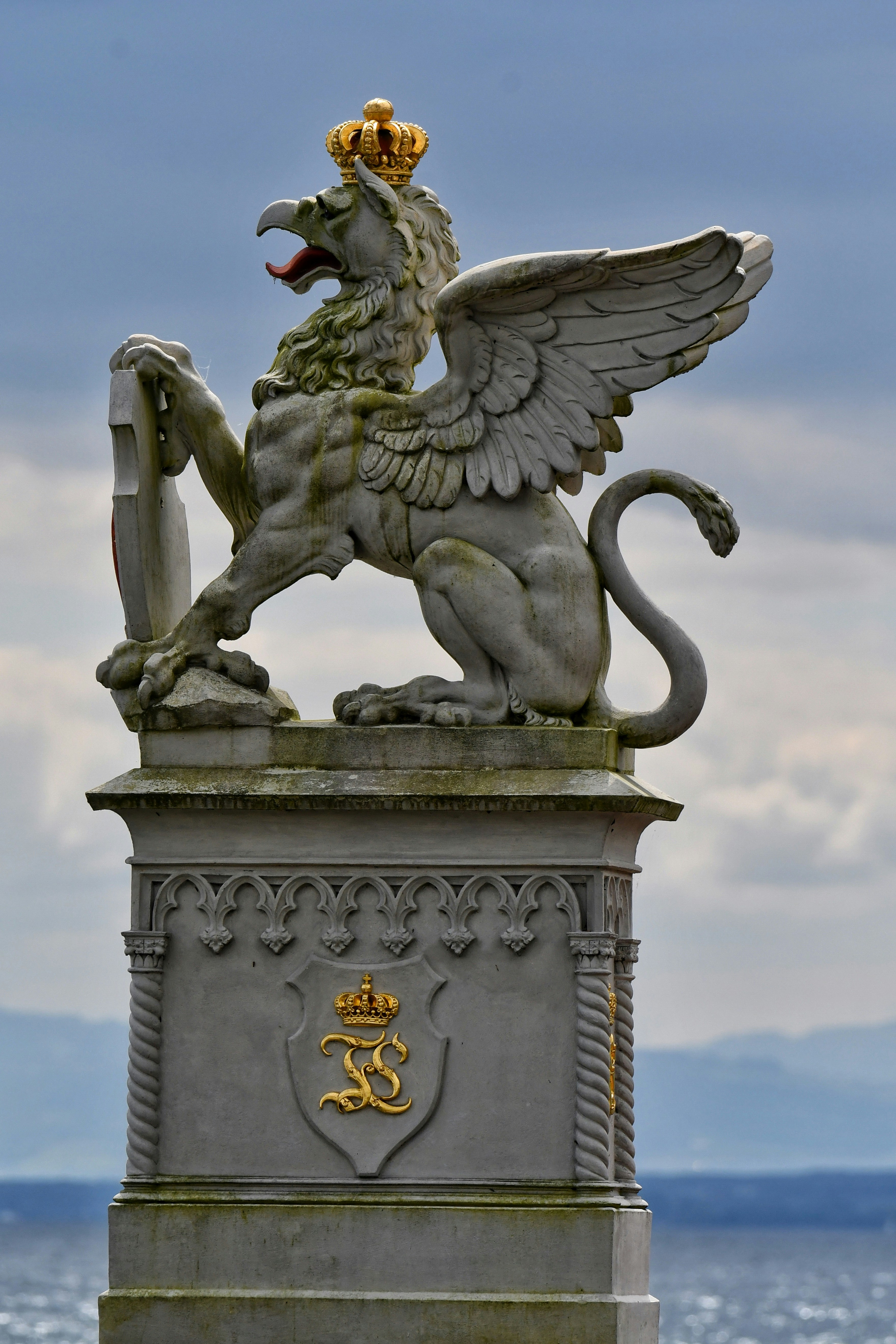 Crowned Griffin Sentinel: Stone Winged Watcher by the Sea