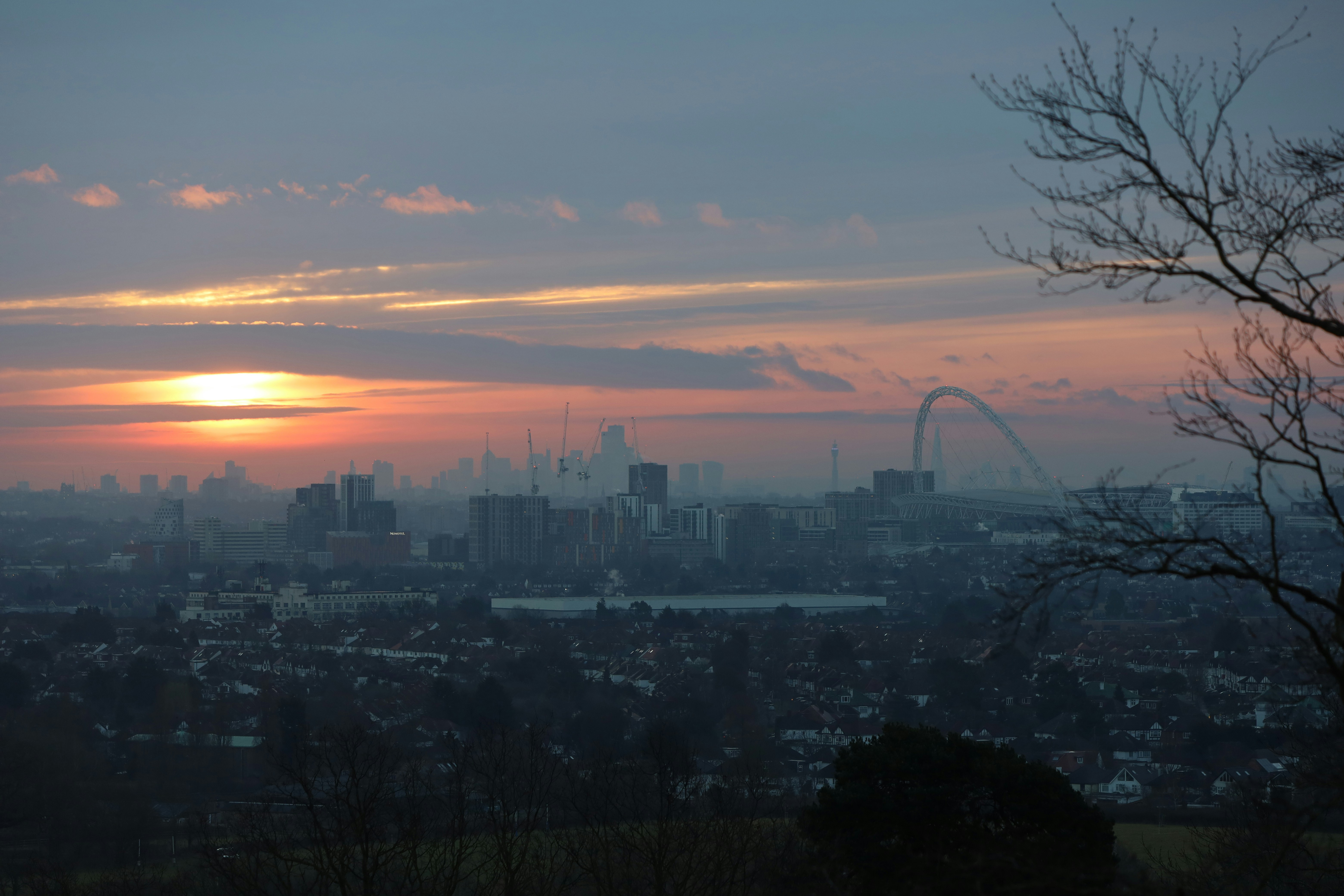Dusk Over the Metropolis: Sunset Light Framing the Arch and Skyline