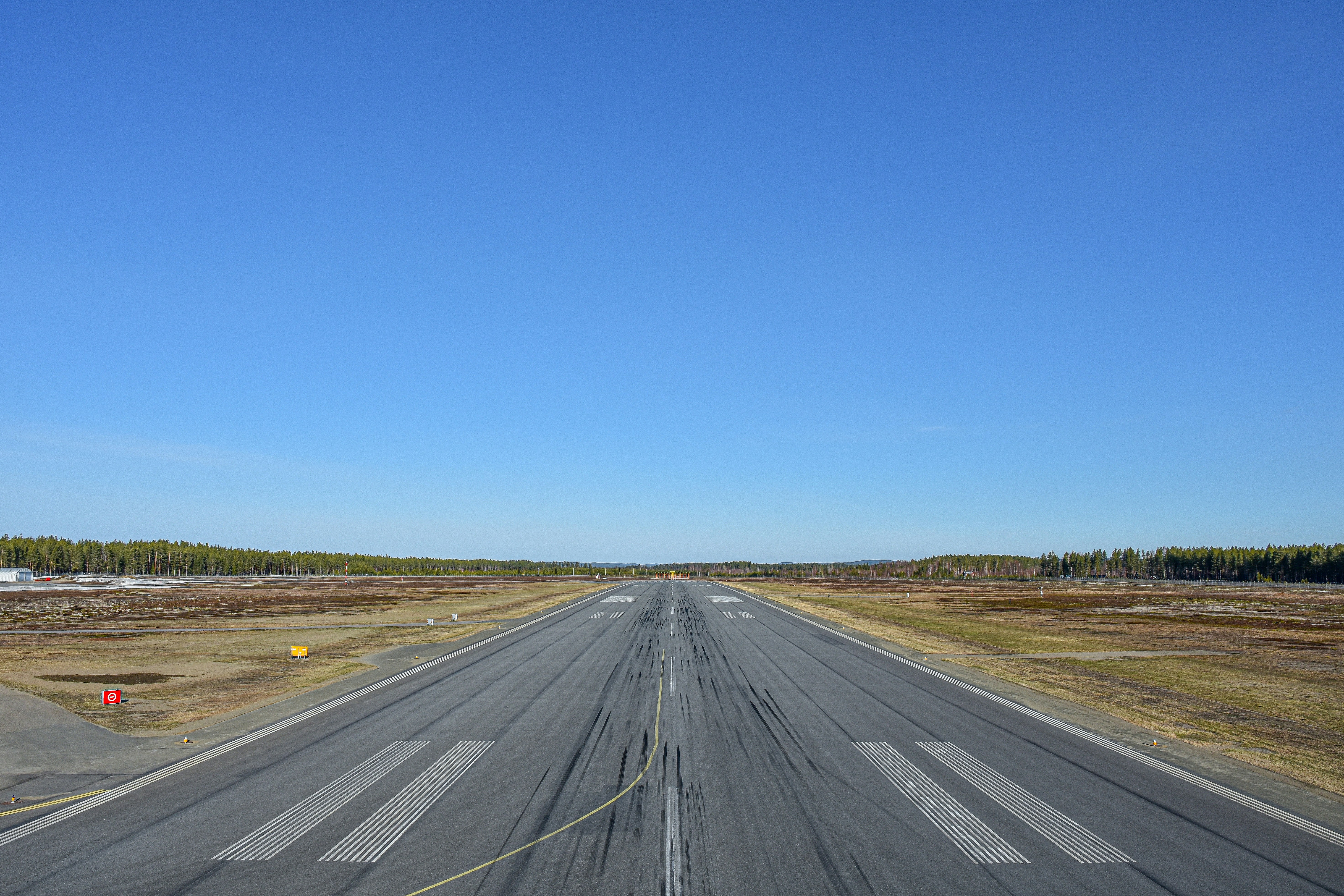 500+ Runway Pictures | Download Free Images on Unsplash