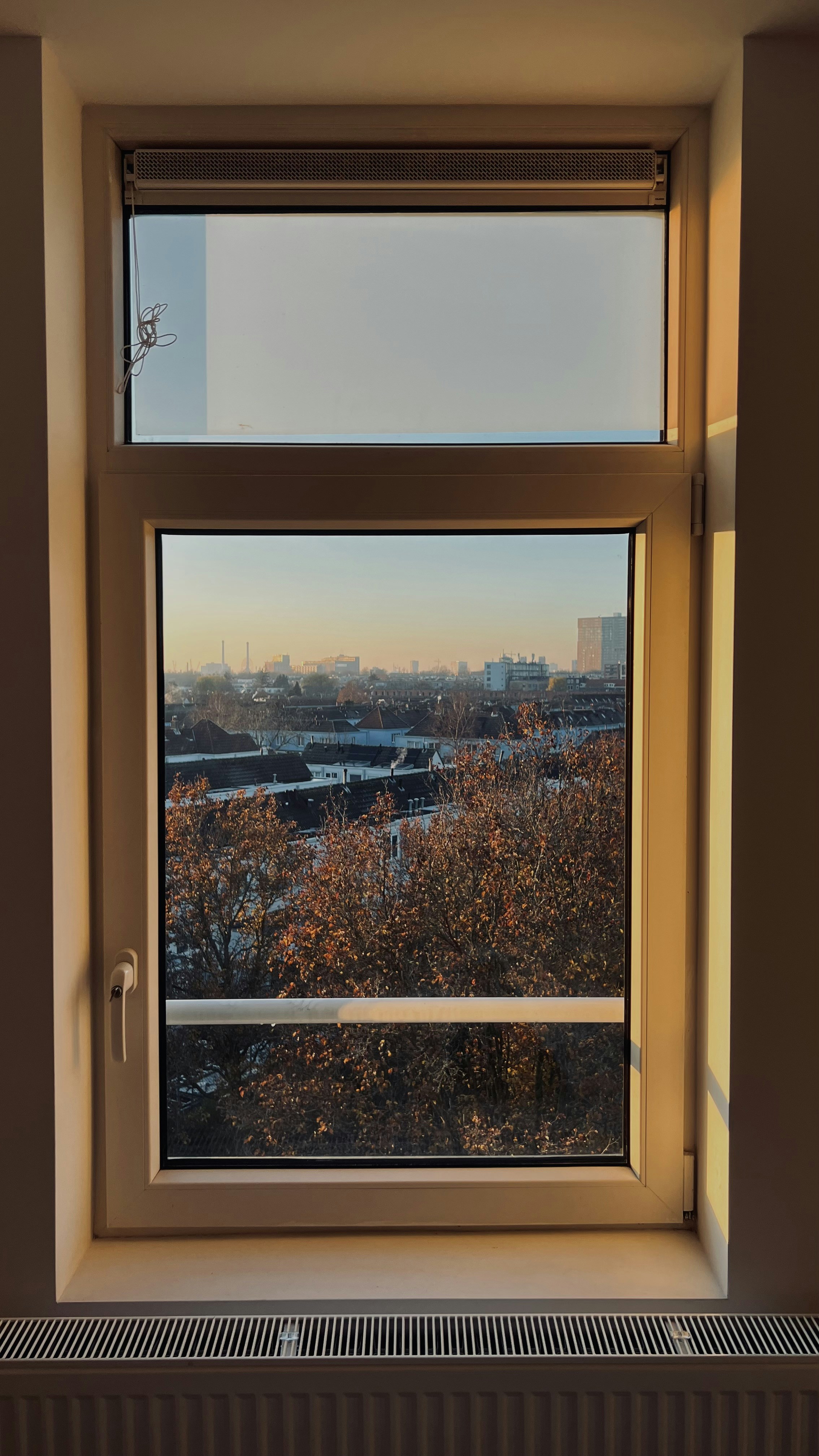 A window with a view of a city photo – Free Rotterdam Image on Unsplash