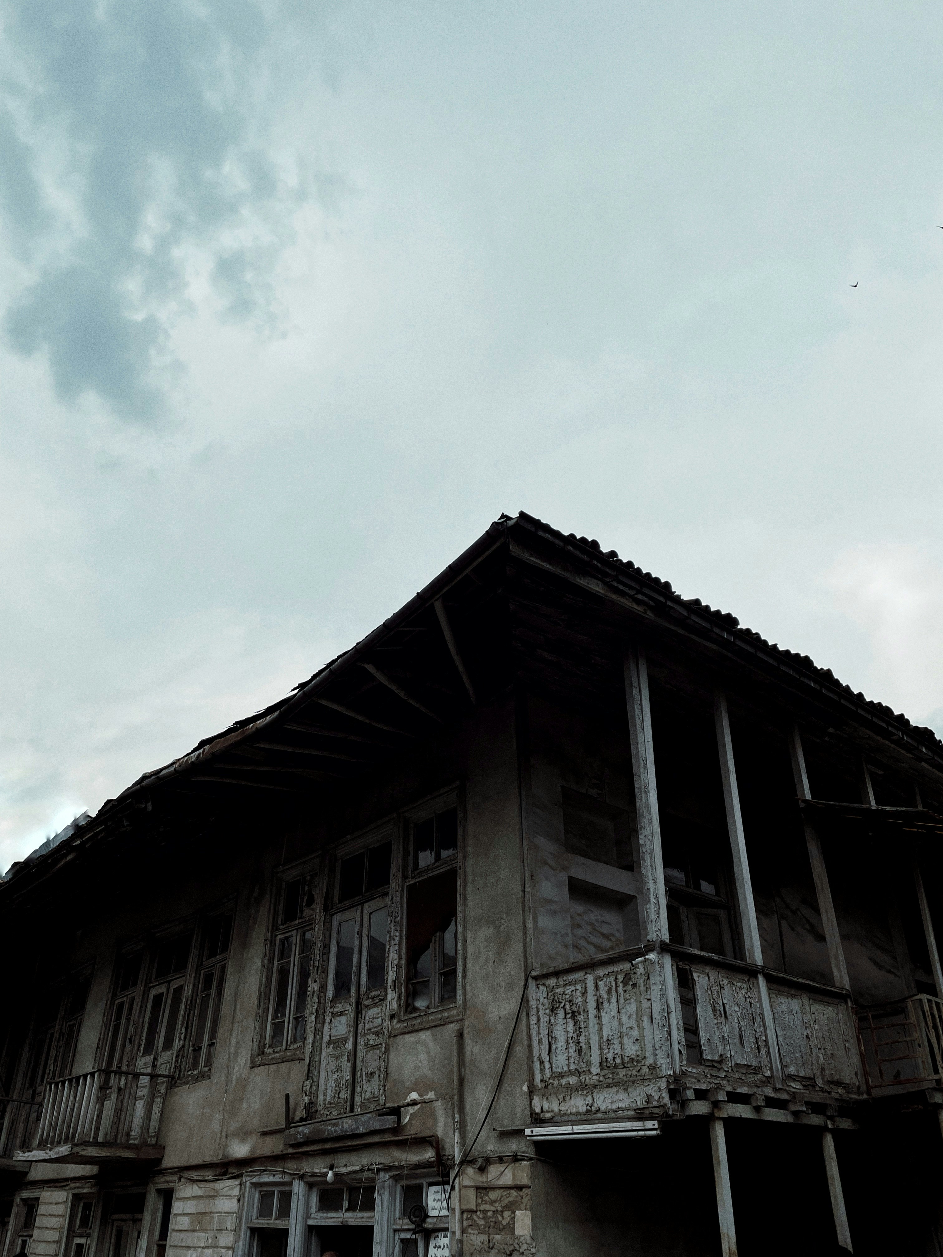 Photo by arash payam with Apple iPhone 12