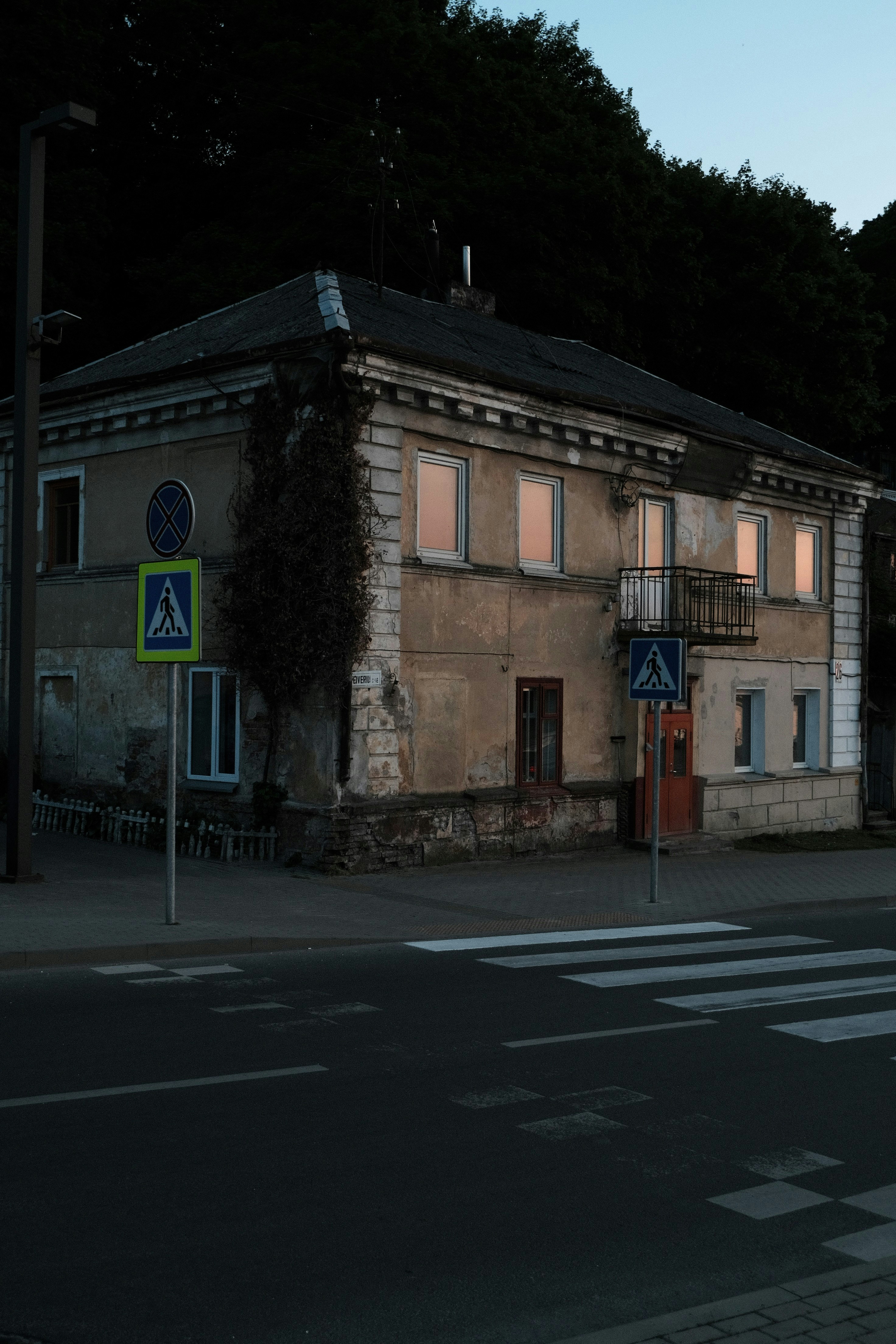 Dusk Light on a Weathered Corner: A Quiet Downtown Facade