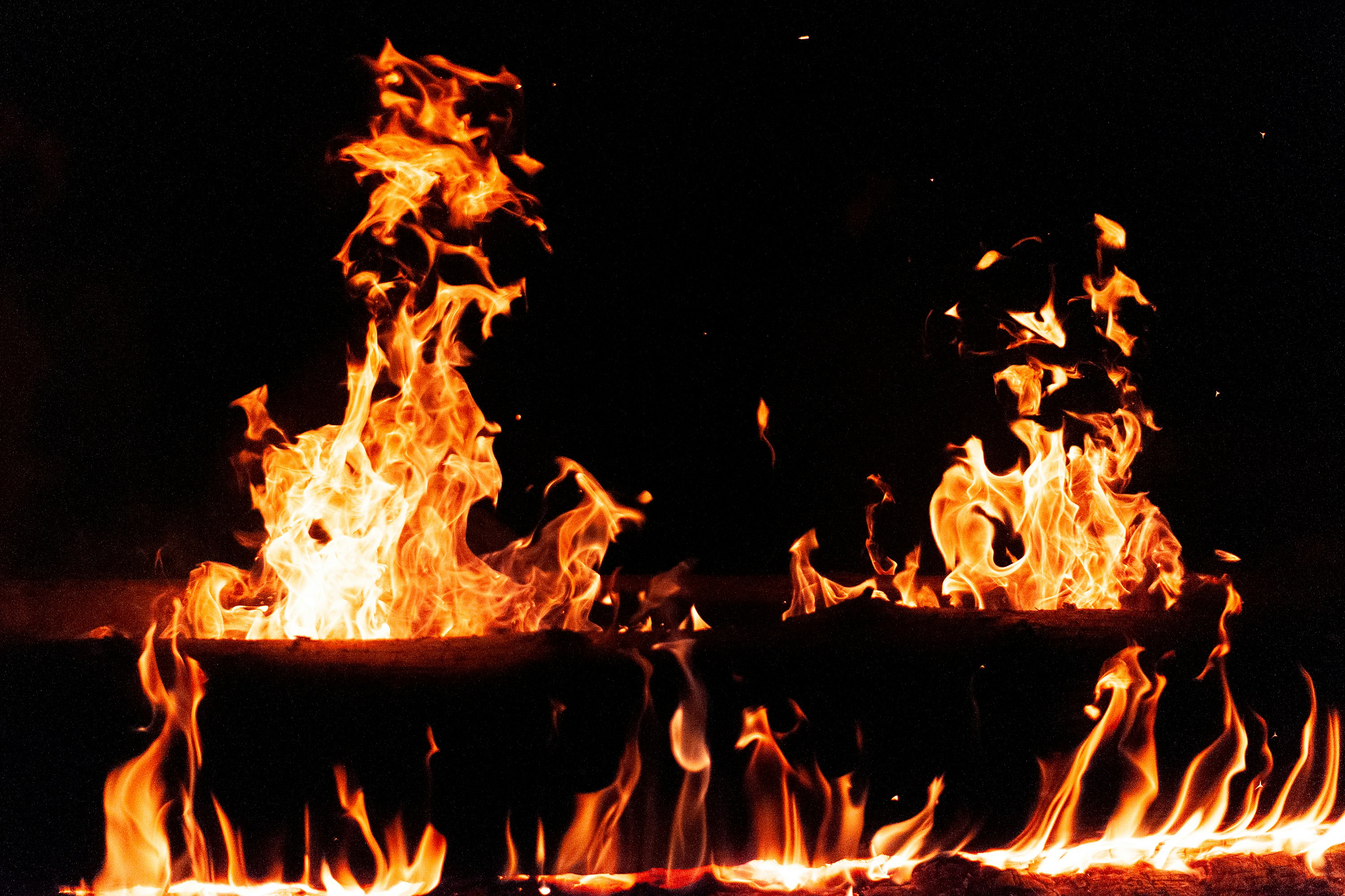 A bunch of fire burning in the dark photo – Free Fire Image on Unsplash