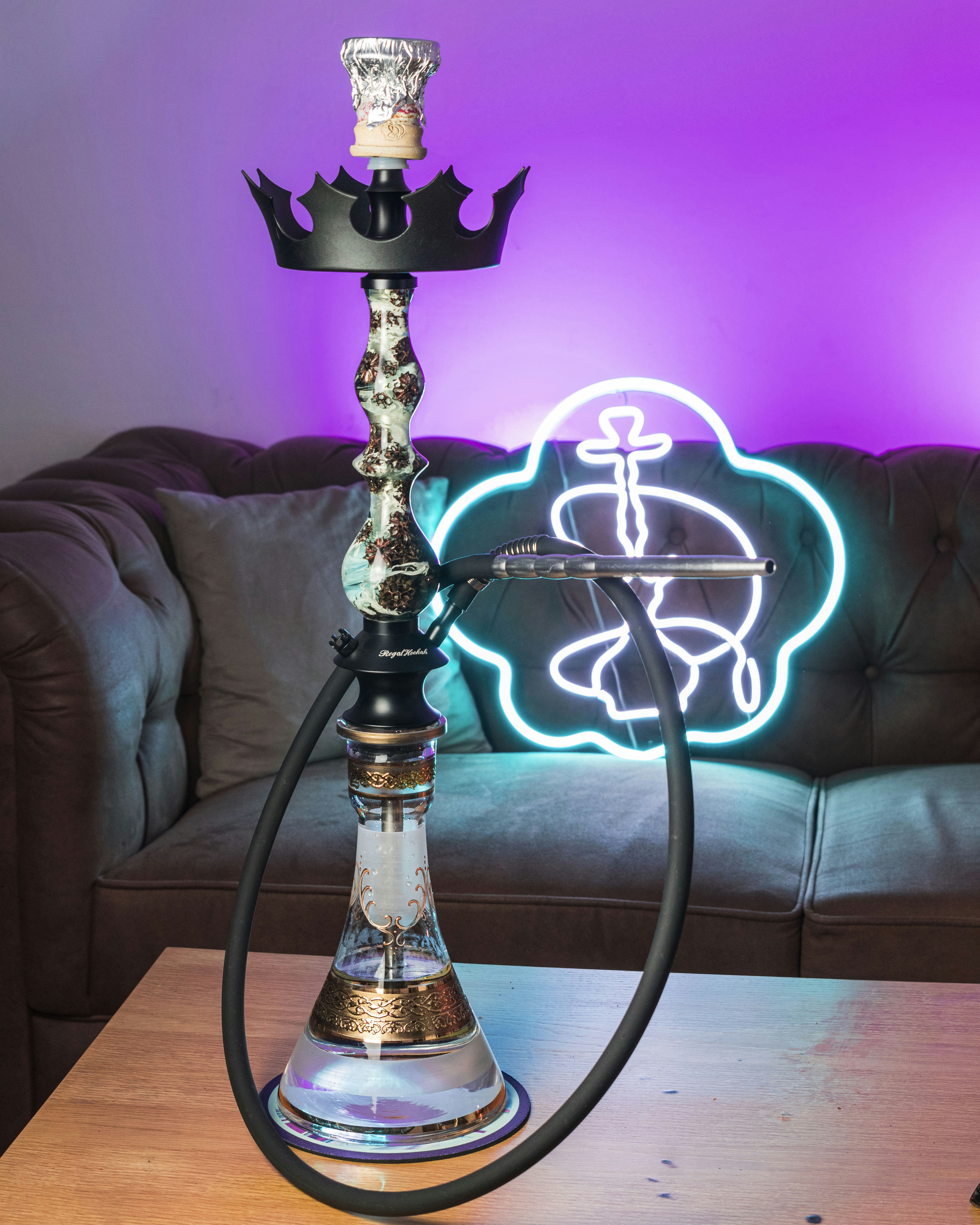 A hookah lamp sitting on top of a wooden table photo – Free Cachimberos ...