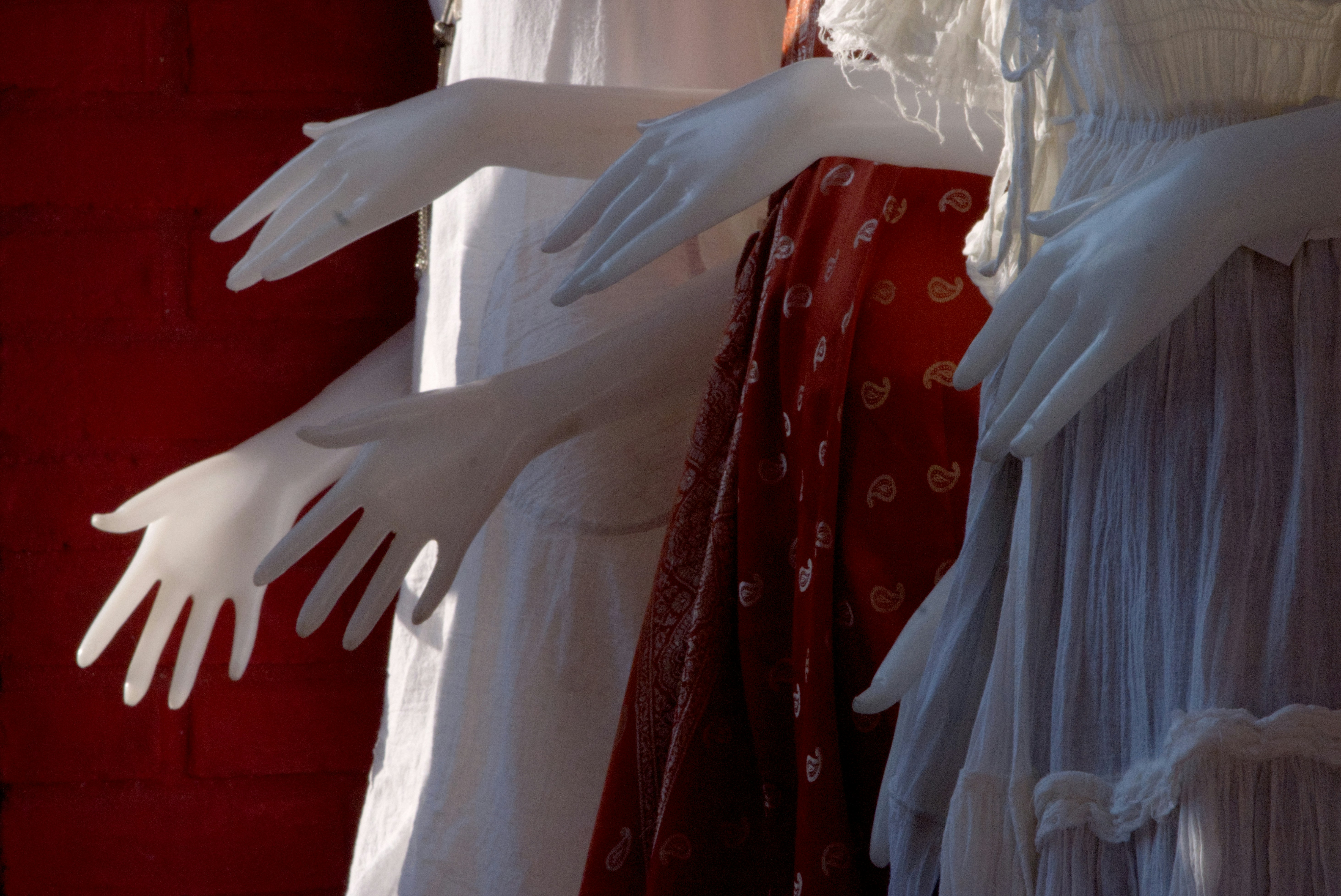 Silent Gestures: The Art of Display