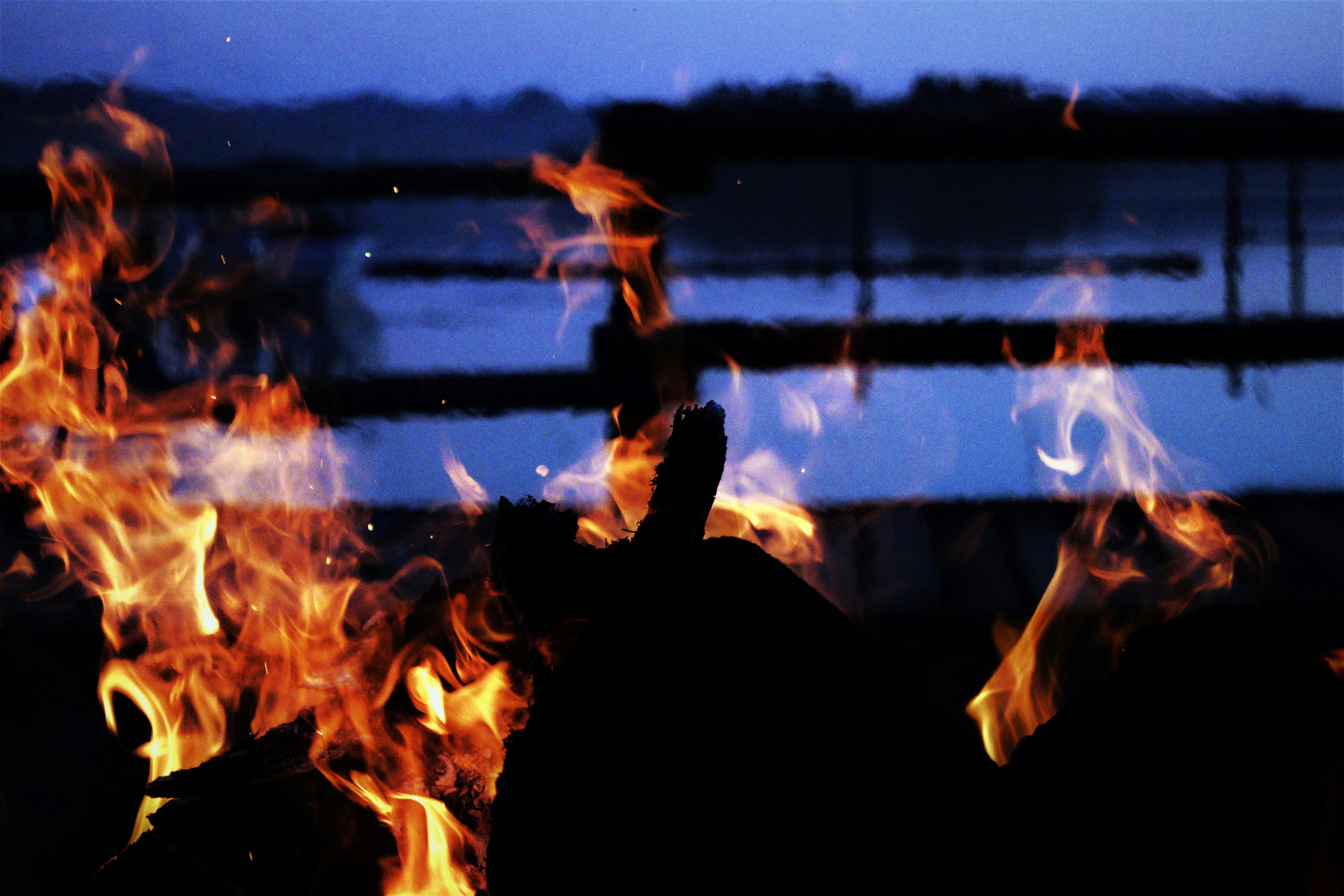 Campfire at Siltcoos Lake in the central Oregon coast regoin.