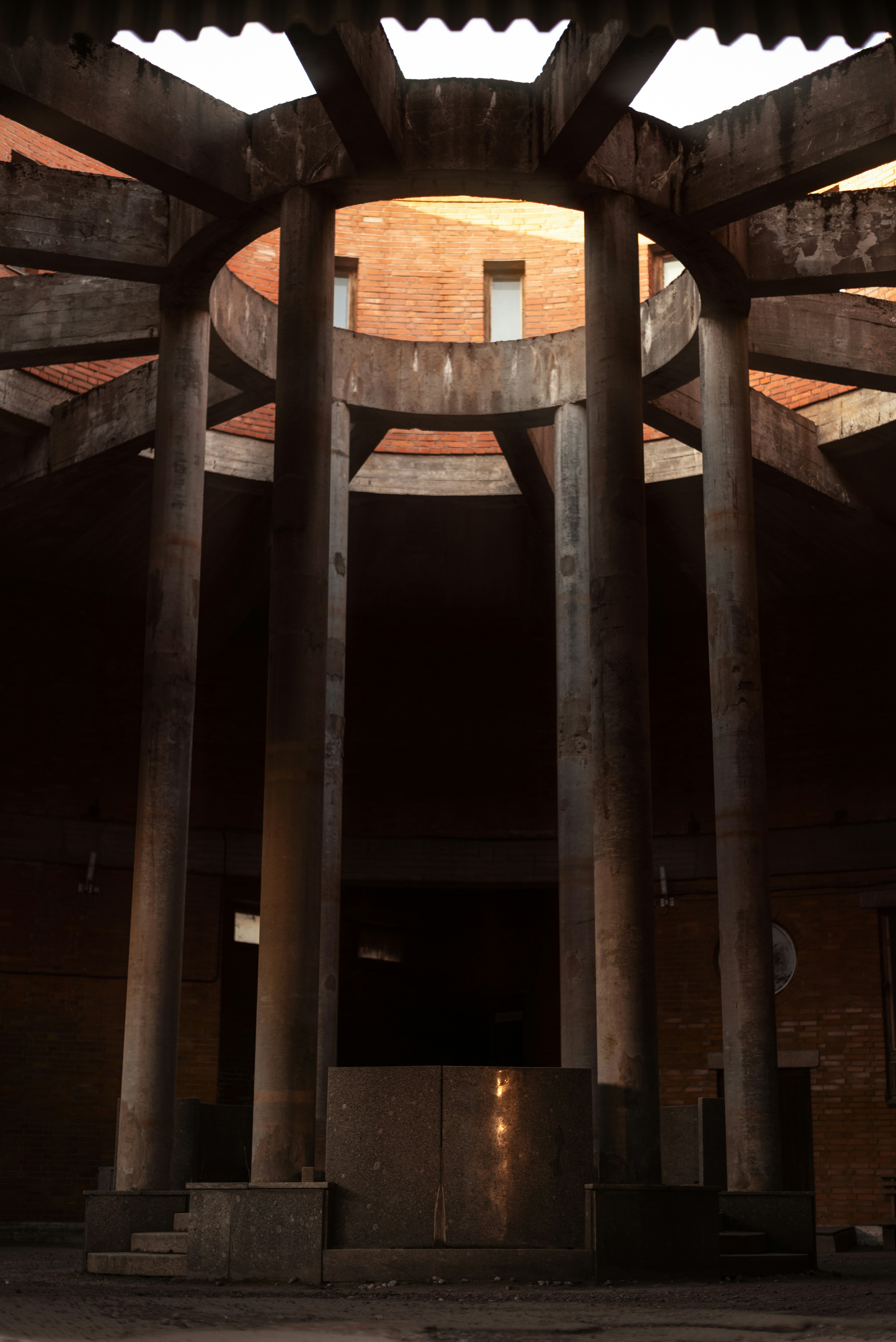 The inside of a building that has a bunch of pillars photo – Free Saint ...