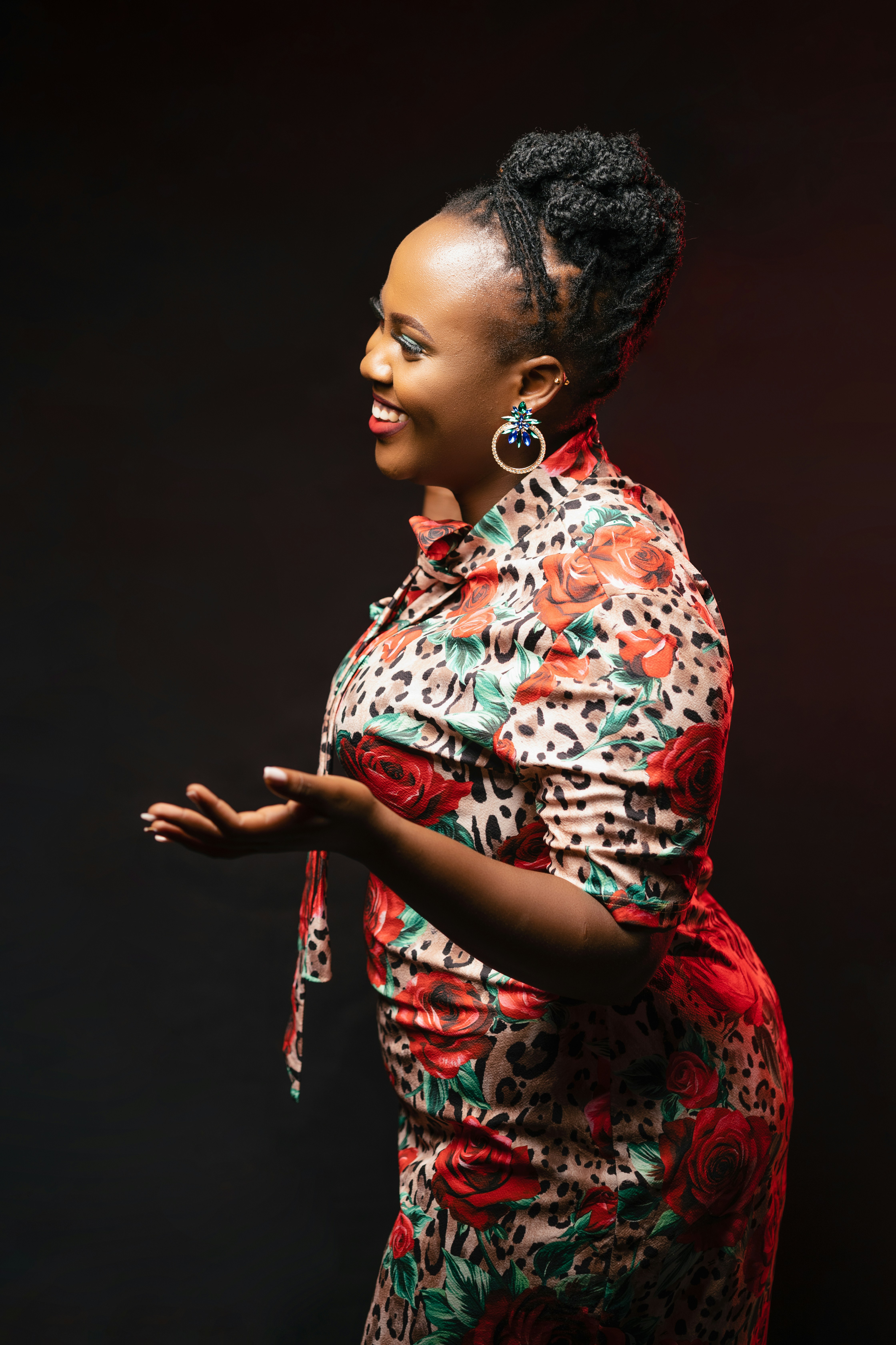 A woman in a red and green dress photo – Free Canada Image on Unsplash