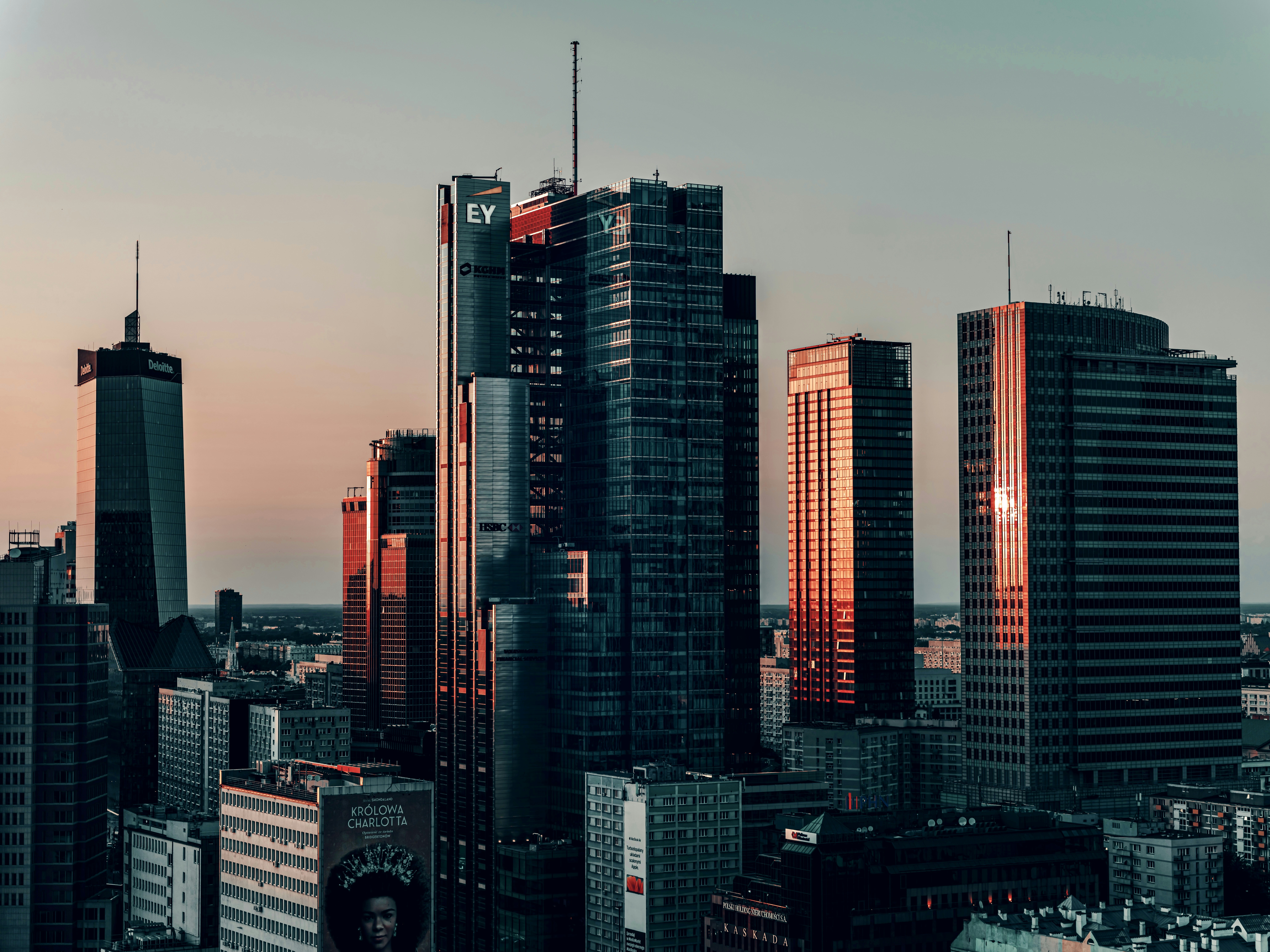 A view of a city with tall buildings photo – Free Skytowers Image on Unsplash