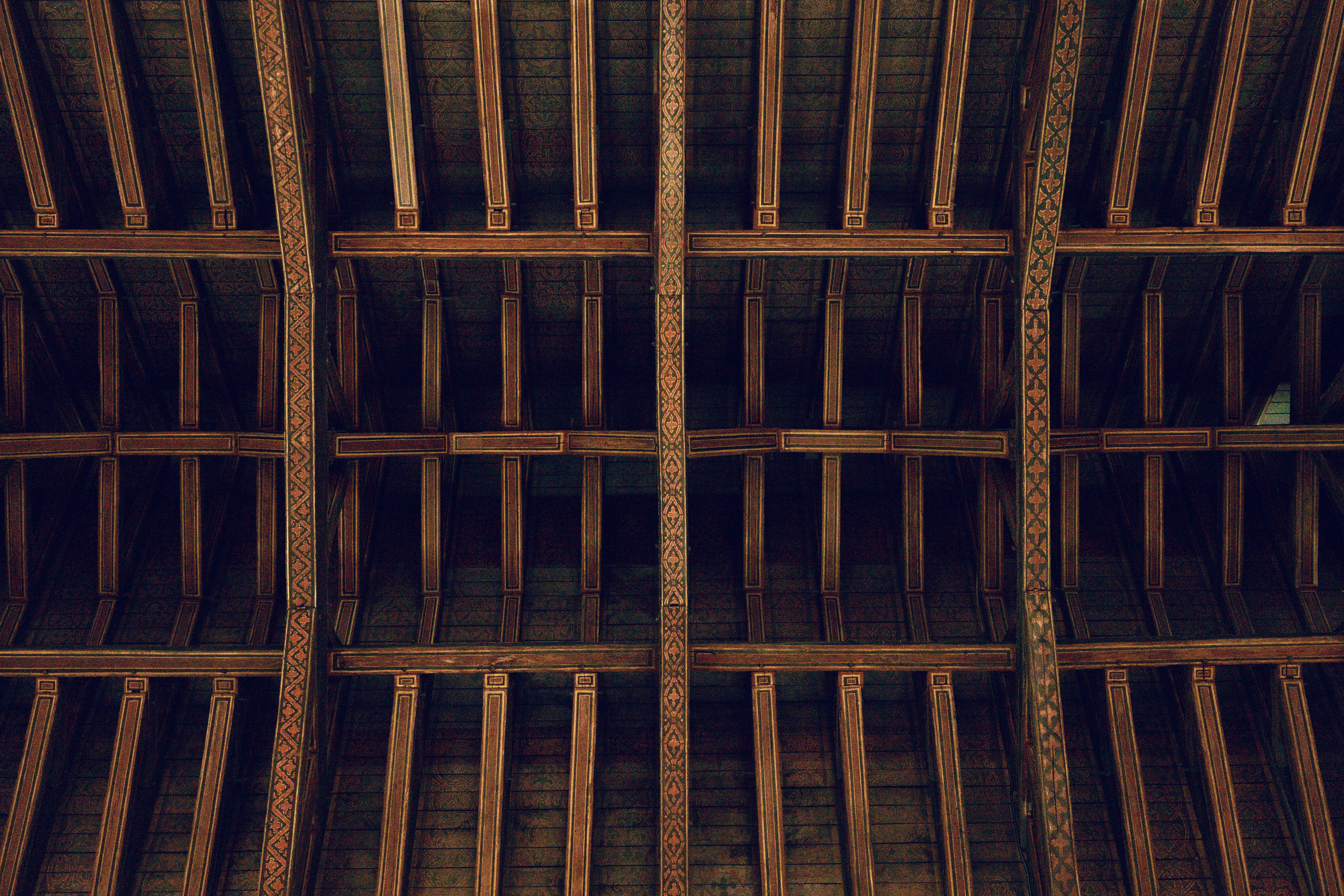 Amber Lattice: The Hidden Geometry of a Wooden Ceiling