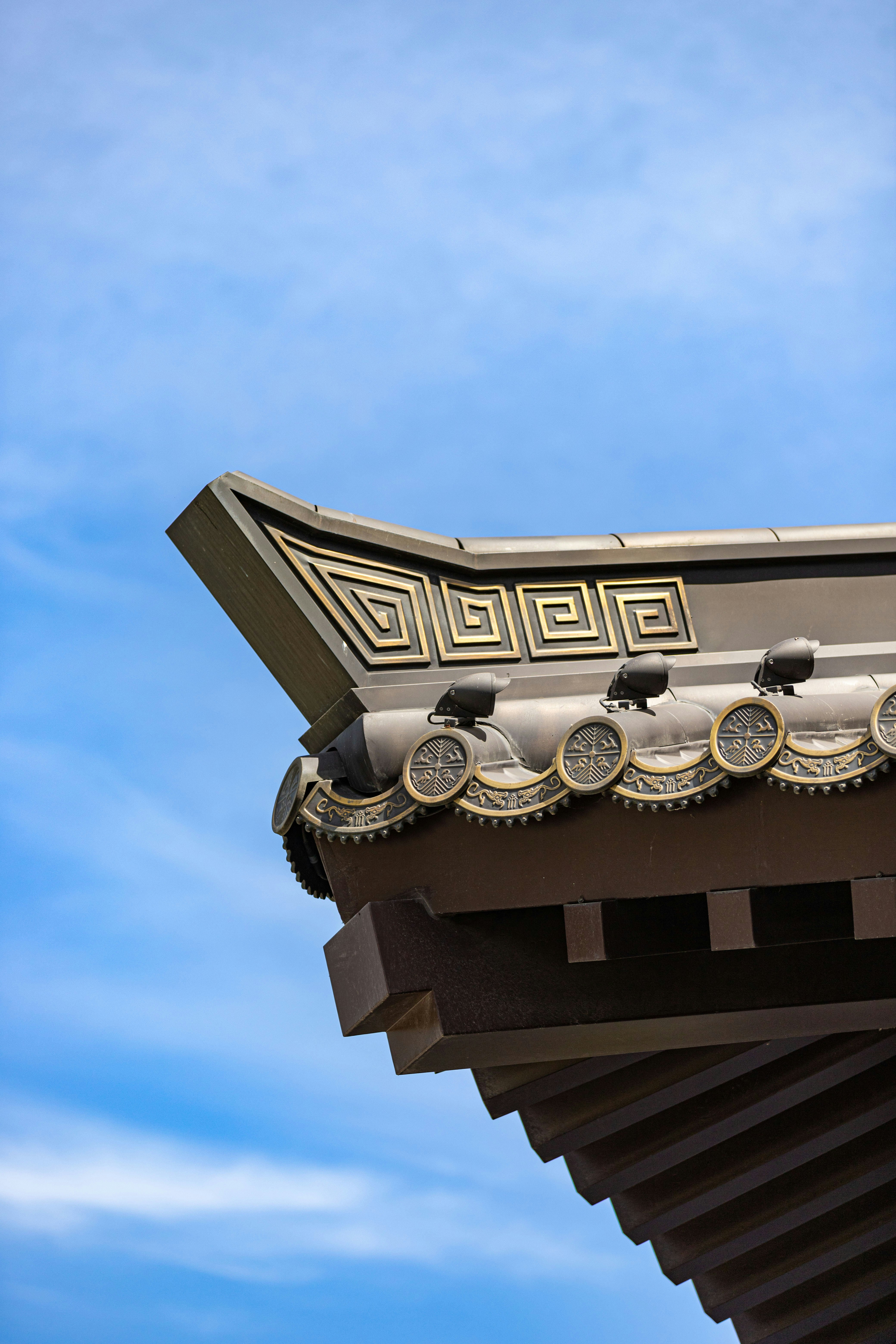 The roof of a building with a sky background photo – Free Image on Unsplash