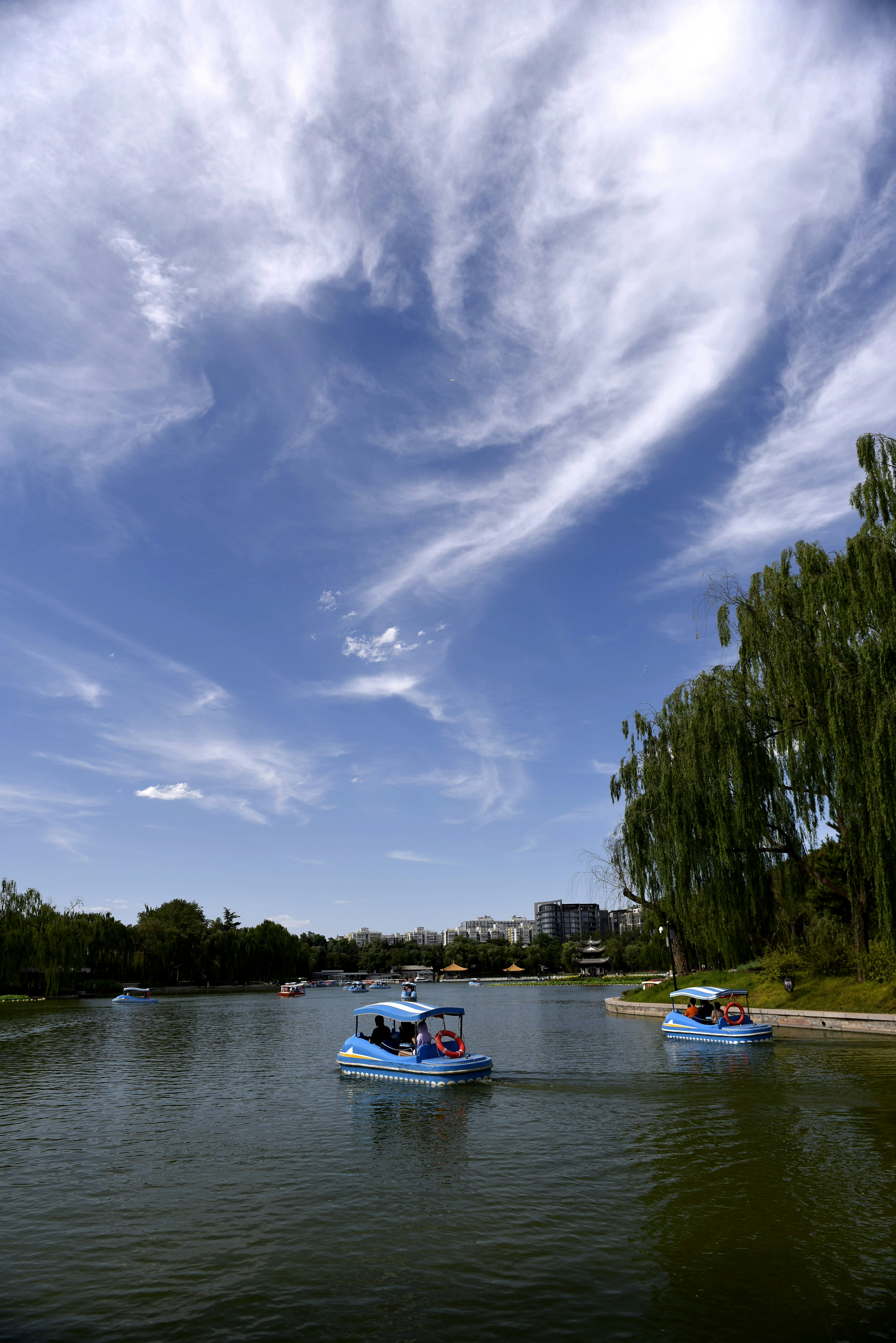 a couple of boats floating on top of a lake