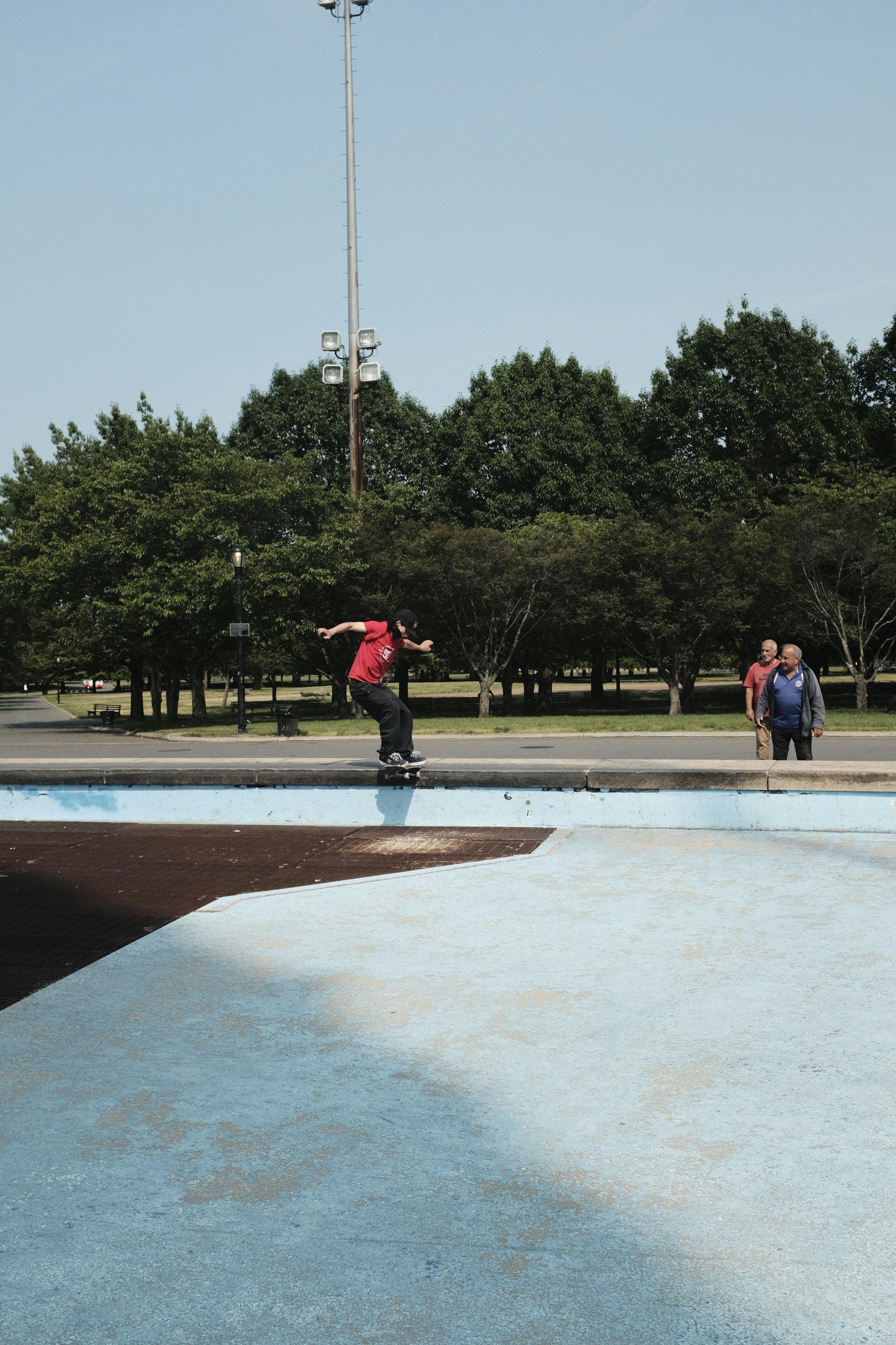 Red-Jersey Trick at the Bowl Edge