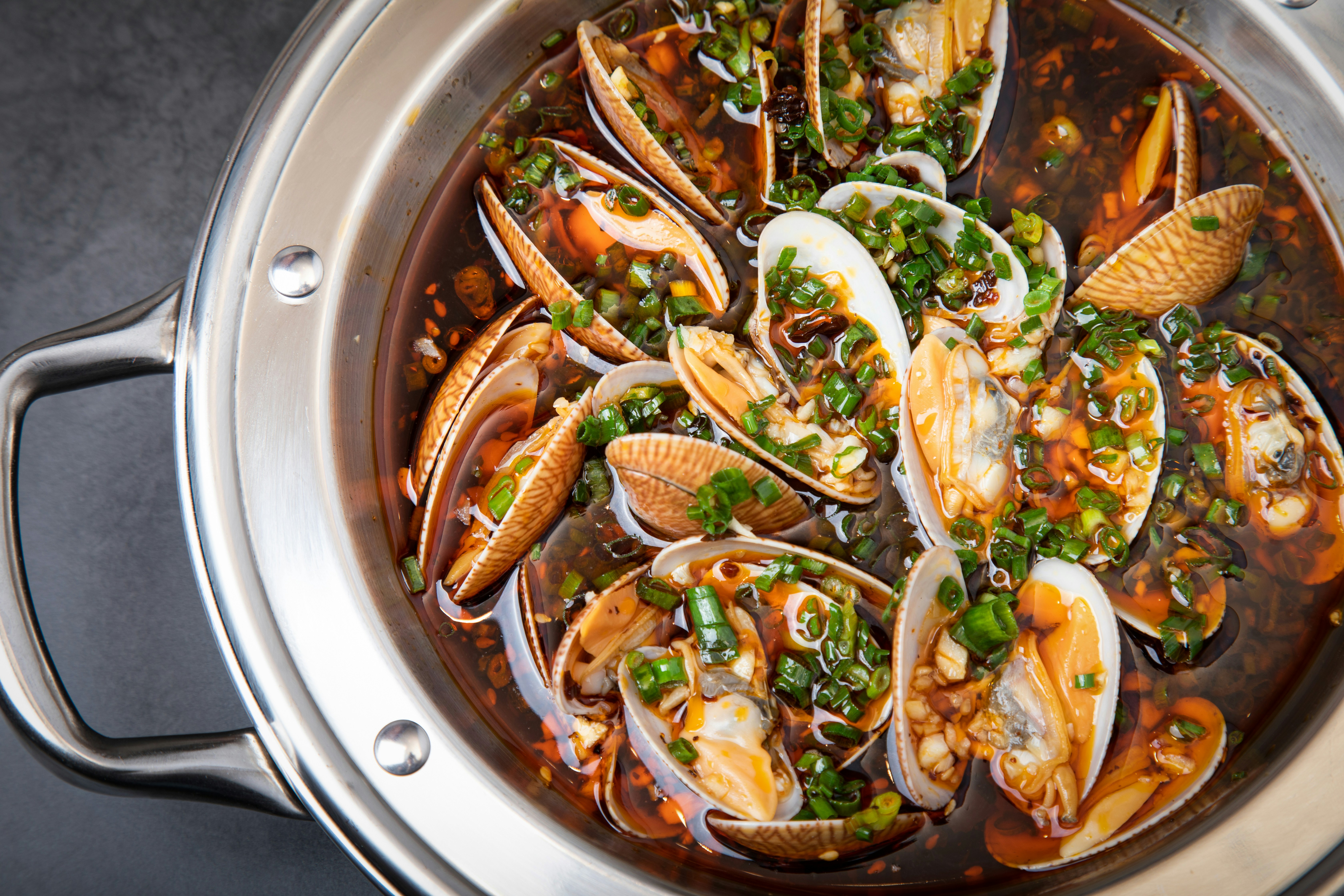 A large pot filled with lots of food photo – Free Meal Image on Unsplash