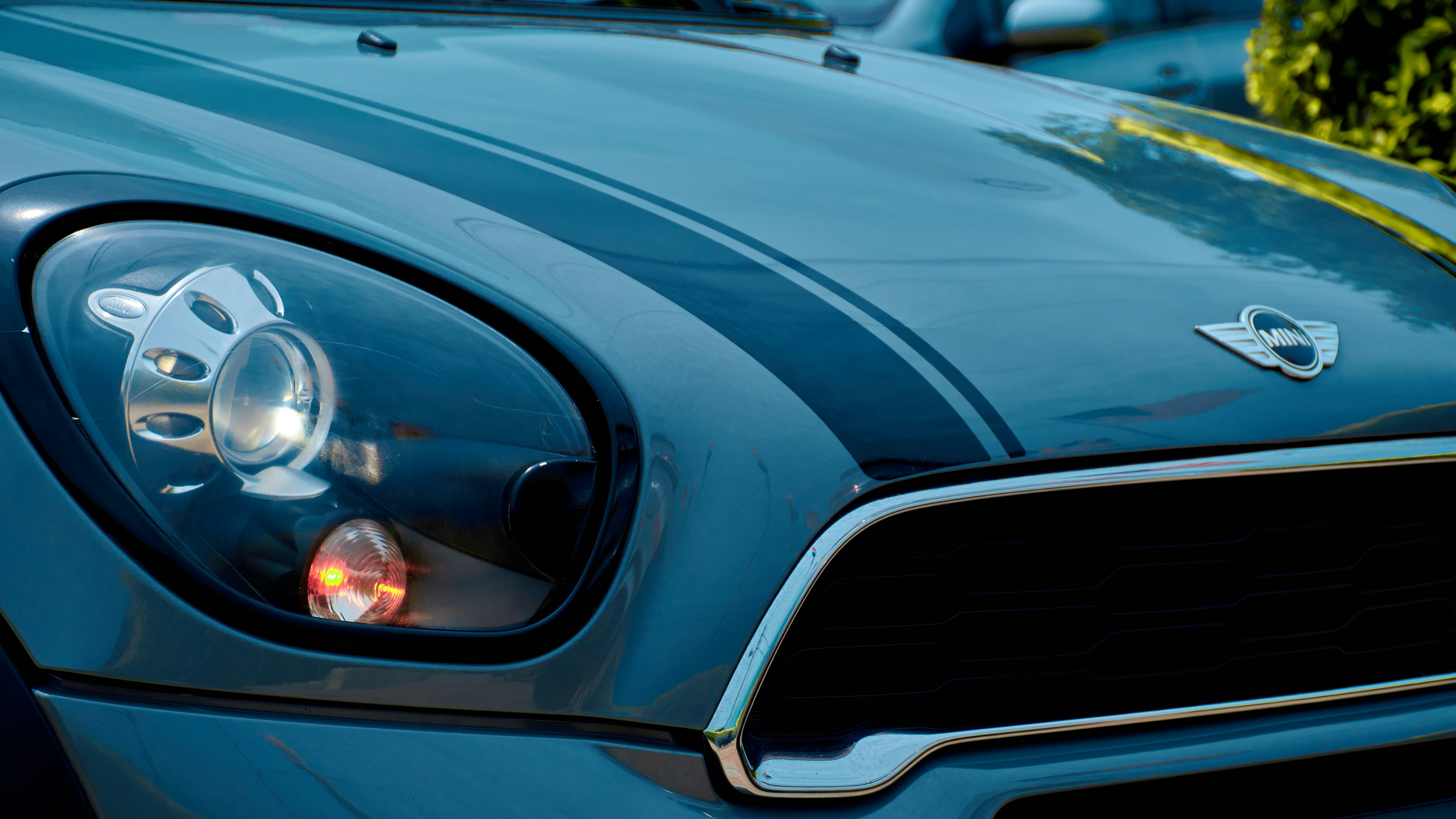 Blue Mini with Chrome Grille: A Luminous Front End Shot