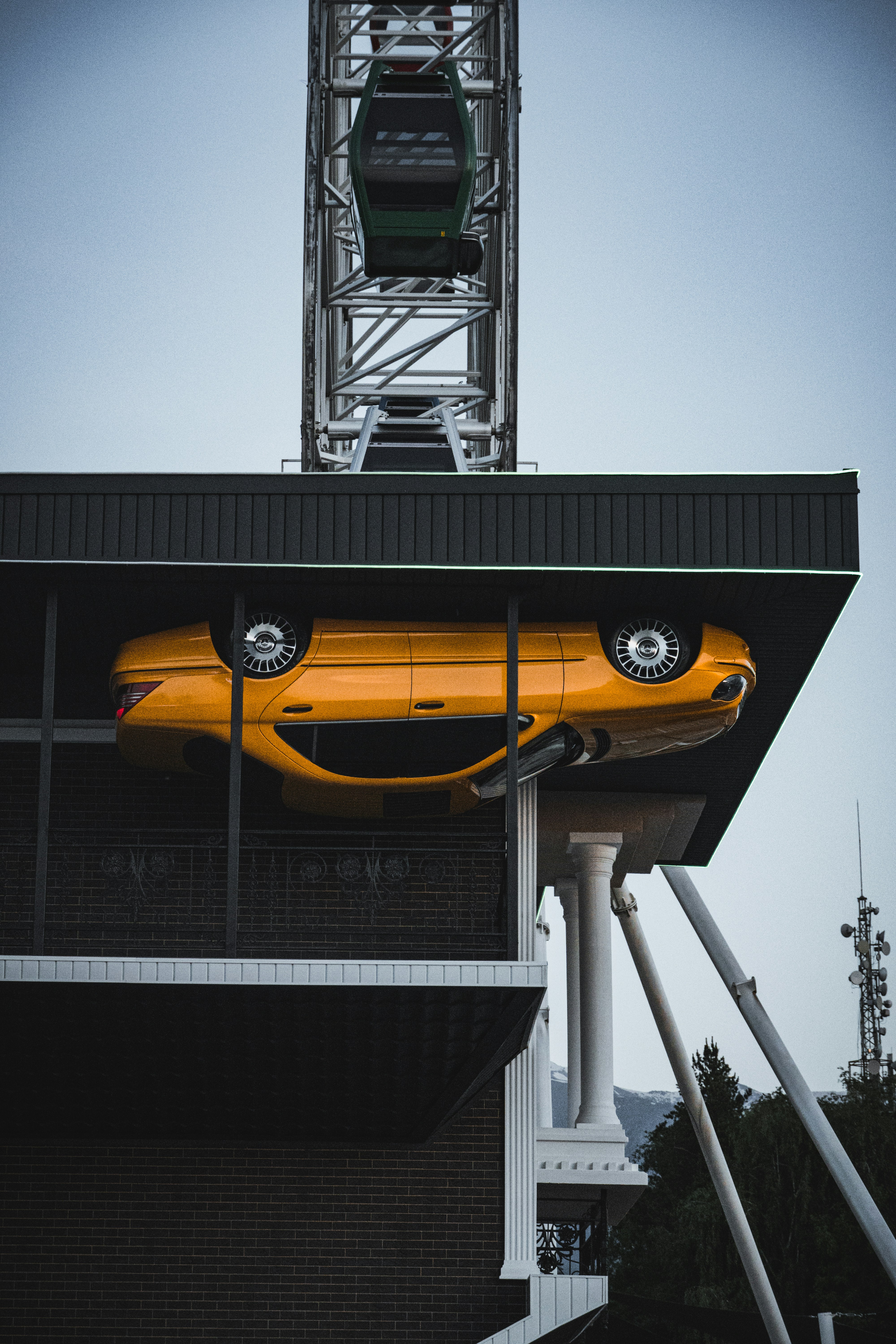 Upside-Down Car at the Edge: A Daring Ferris Wheel Encounter
