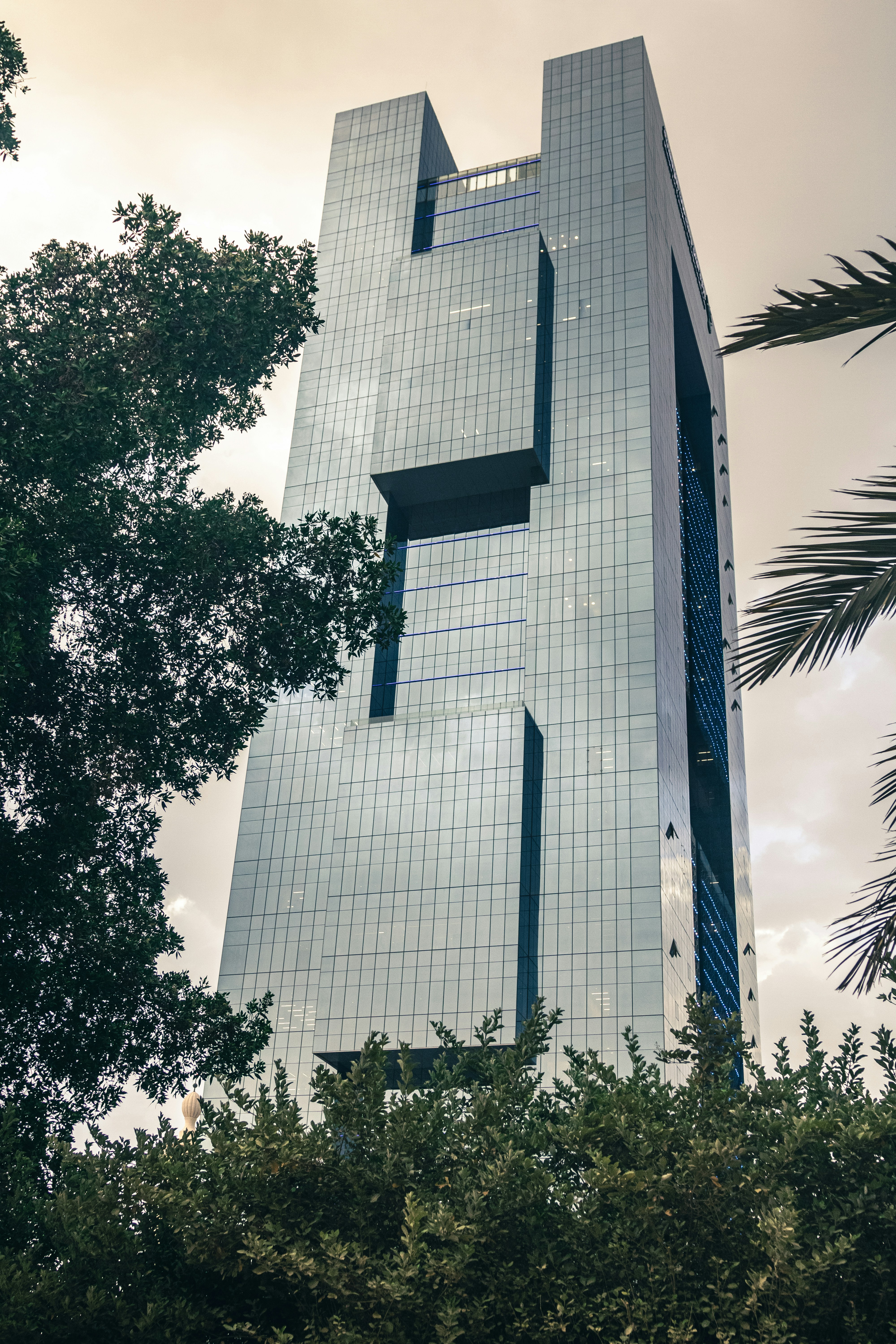 A very tall building with a lot of windows photo – Free Riyadh saudi ...