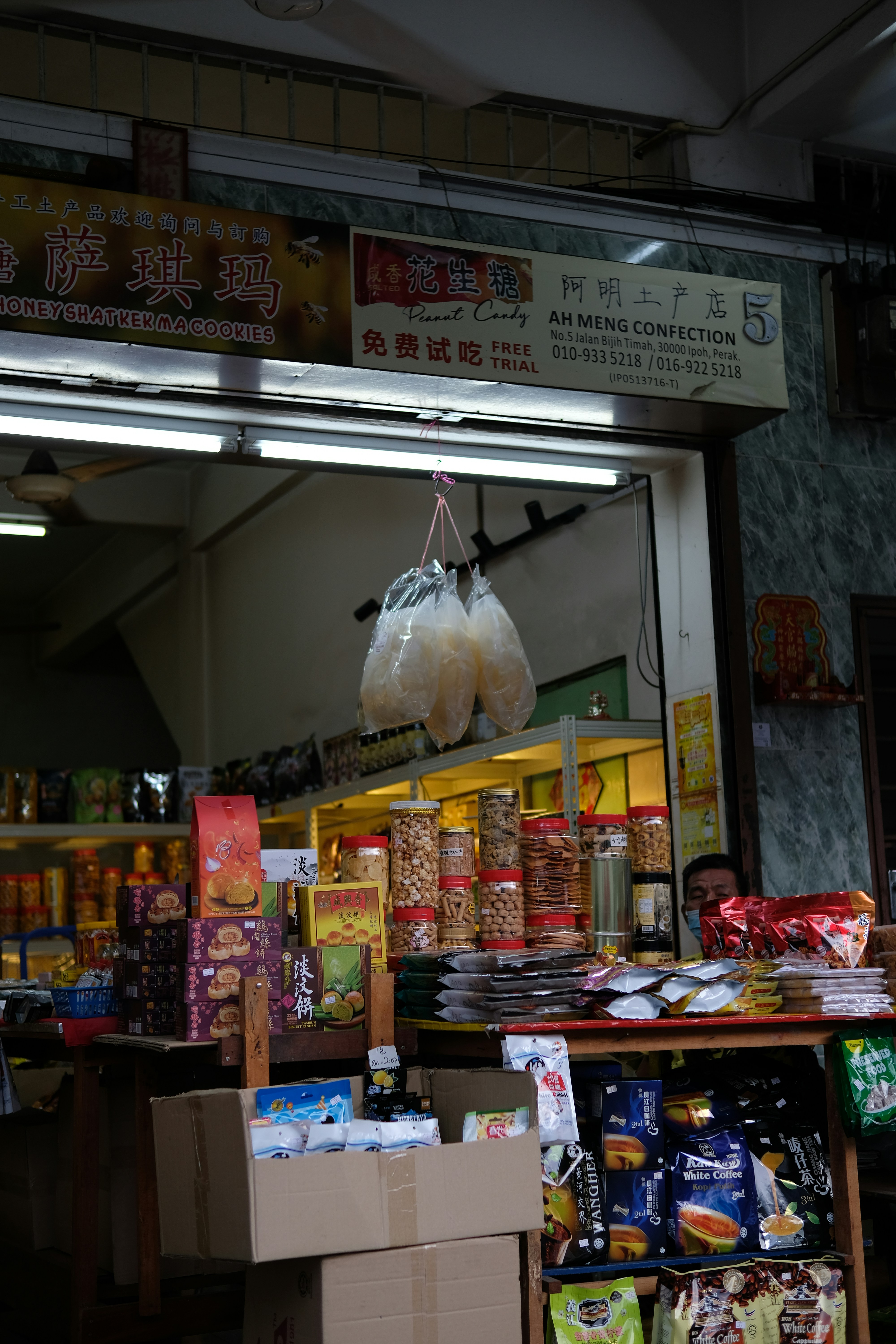 bags of food are hanging from the ceiling of a store