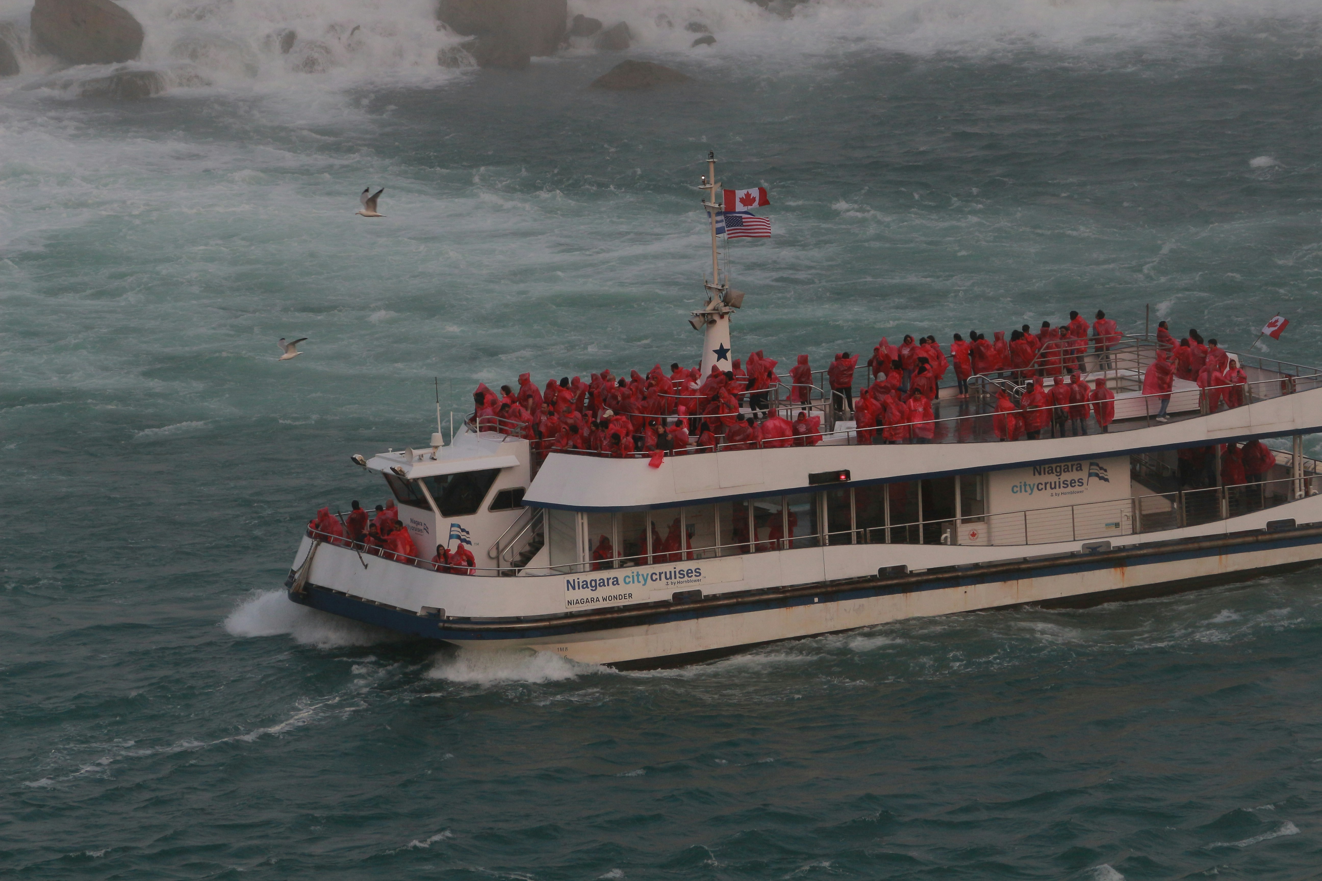 Foto zum Thema Ein großes boot voller menschen im wasser – Kostenloses ...