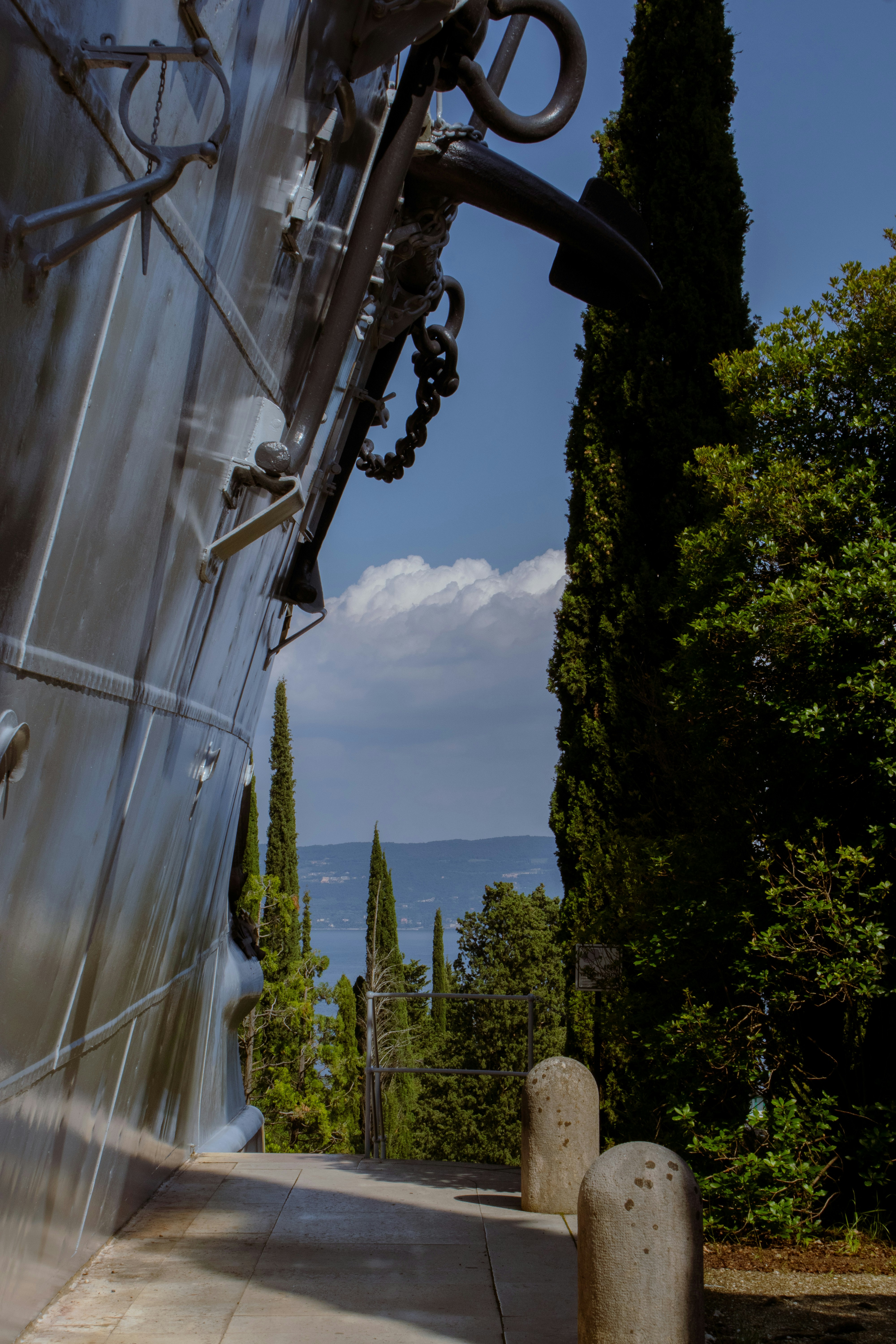 Between Rails and Cliffs: A Train Car Gaze toward Tuscany