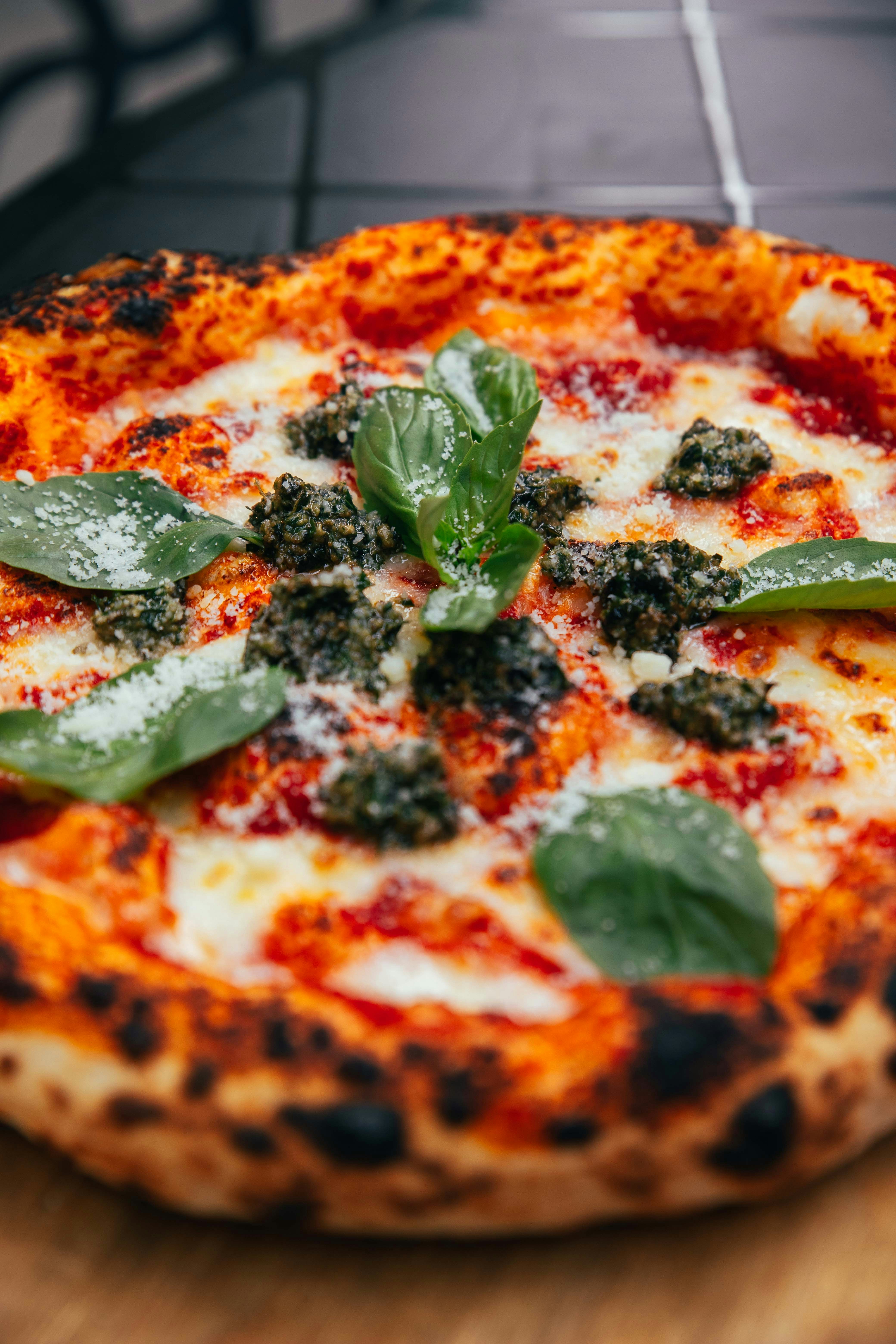 A close up of a pizza on a table photo – Free Food Image on Unsplash