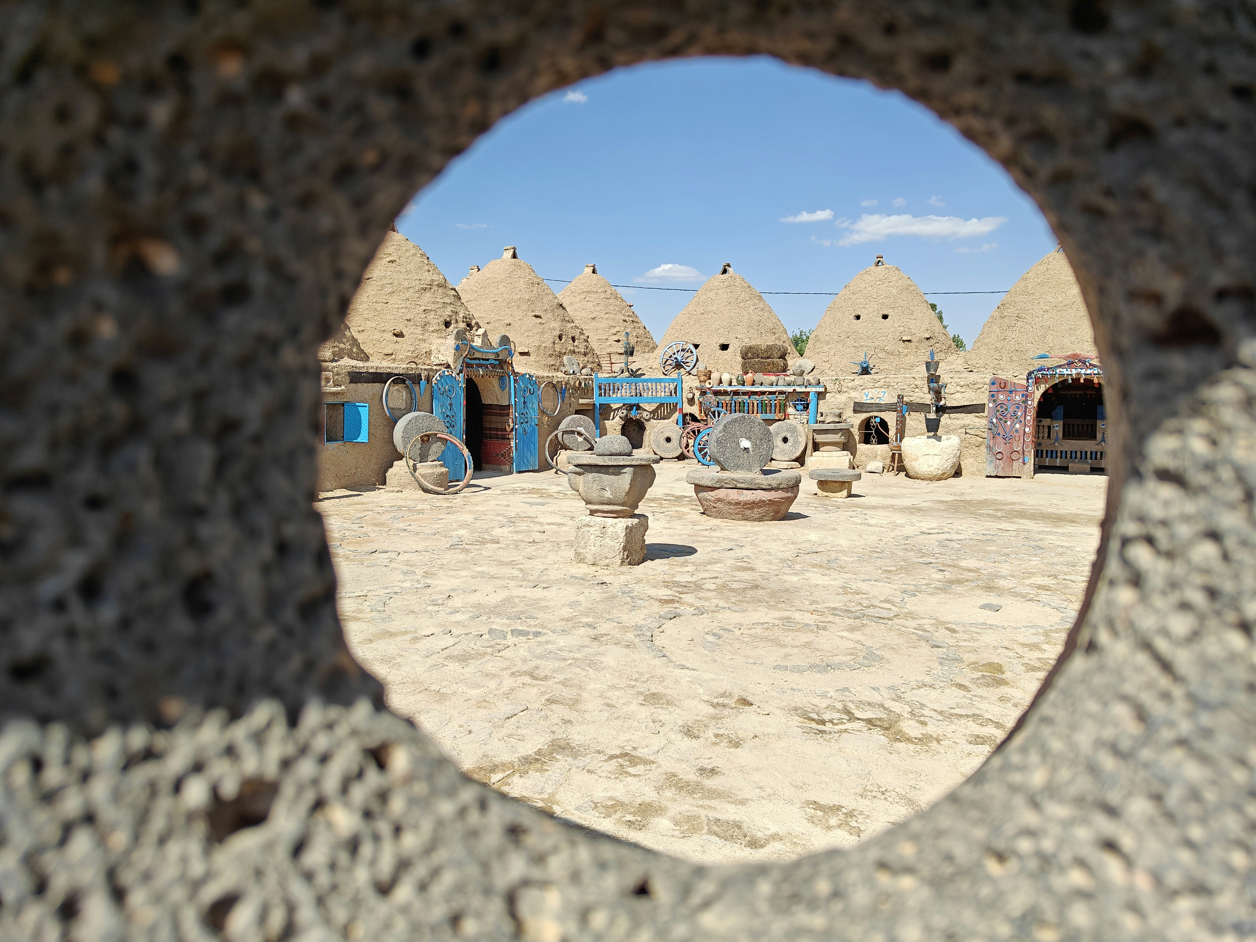 A view through a hole in a stone wall photo – Free Harran/şanlıurfa ...