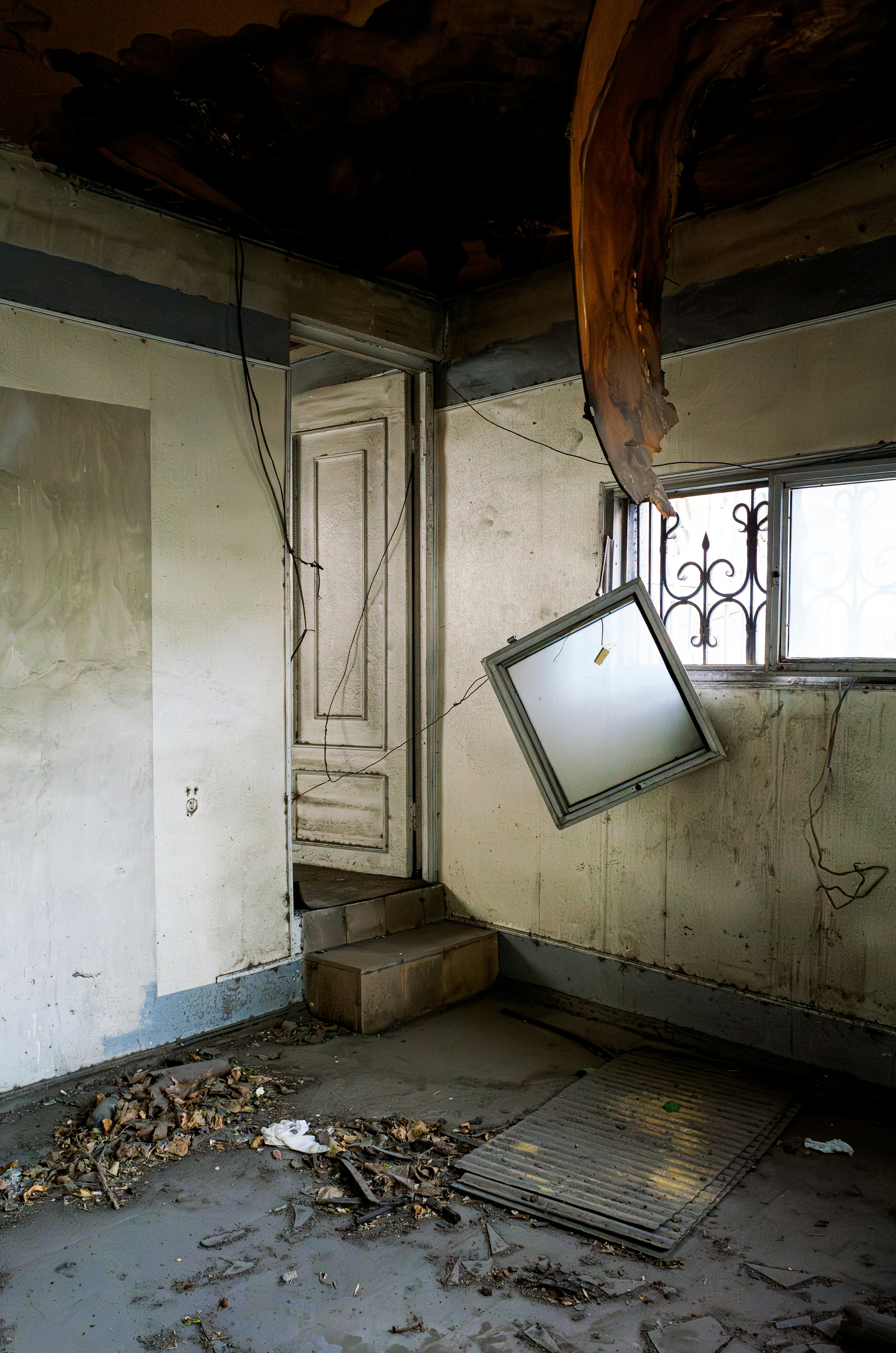 Forgotten Room: A Tilted Fluorescent Frame in the Dusty Light