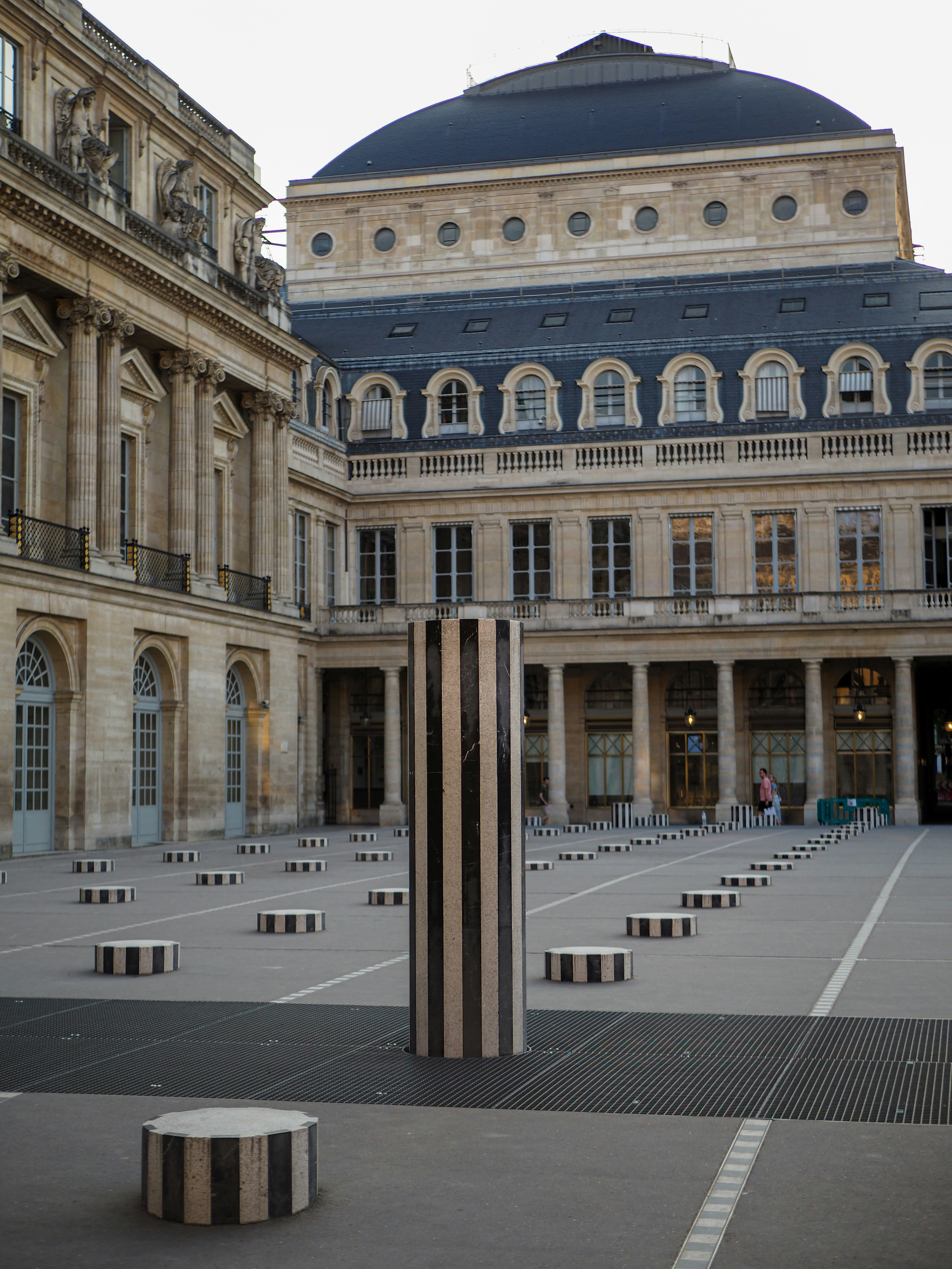 Staggered Columns in a Quiet Courtyard